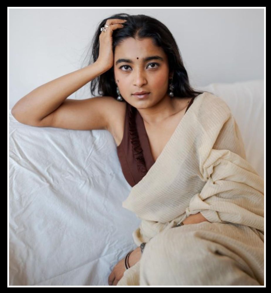 ಸೀರೆಯಲ್ಲಿ ಟೋಬಿ ಬೆಡಗಿ ಚೈತ್ರಾ ಆಚಾರ್, ಸೆರಗು ಜಾರ್ತಿದೆ ಎಂದು ನೆಟ್ಟಿಗರ ಕಮೆಂಟ್ | Kannada Actress ...