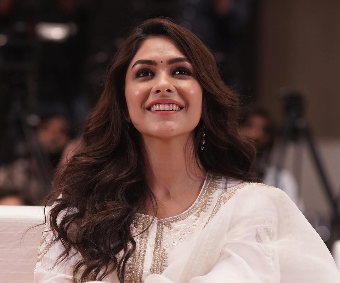 Vijay Deverakonda: ಅವಳ ತುಟಿಯಲ್ಲಿ ಅಪರೂಪದ ಸೌಂದರ್ಯವಿದೆ! ಮೃಣಾಲ್ ಬ್ಯೂಟಿ ...