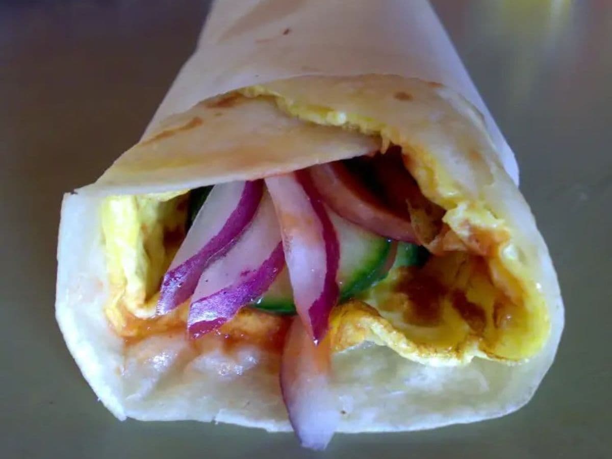 ನಿಮ್ಮ ಮಕ್ಕಳು ಮೊಟ್ಟೆ ತಿನ್ನೋಕೆ ಸತಾಯಿಸುತ್ತಾರಾ? ಎಗ್ ರೋಲ್ ಮಾಡಿ ತಿನ್ನಿಸಿ ...