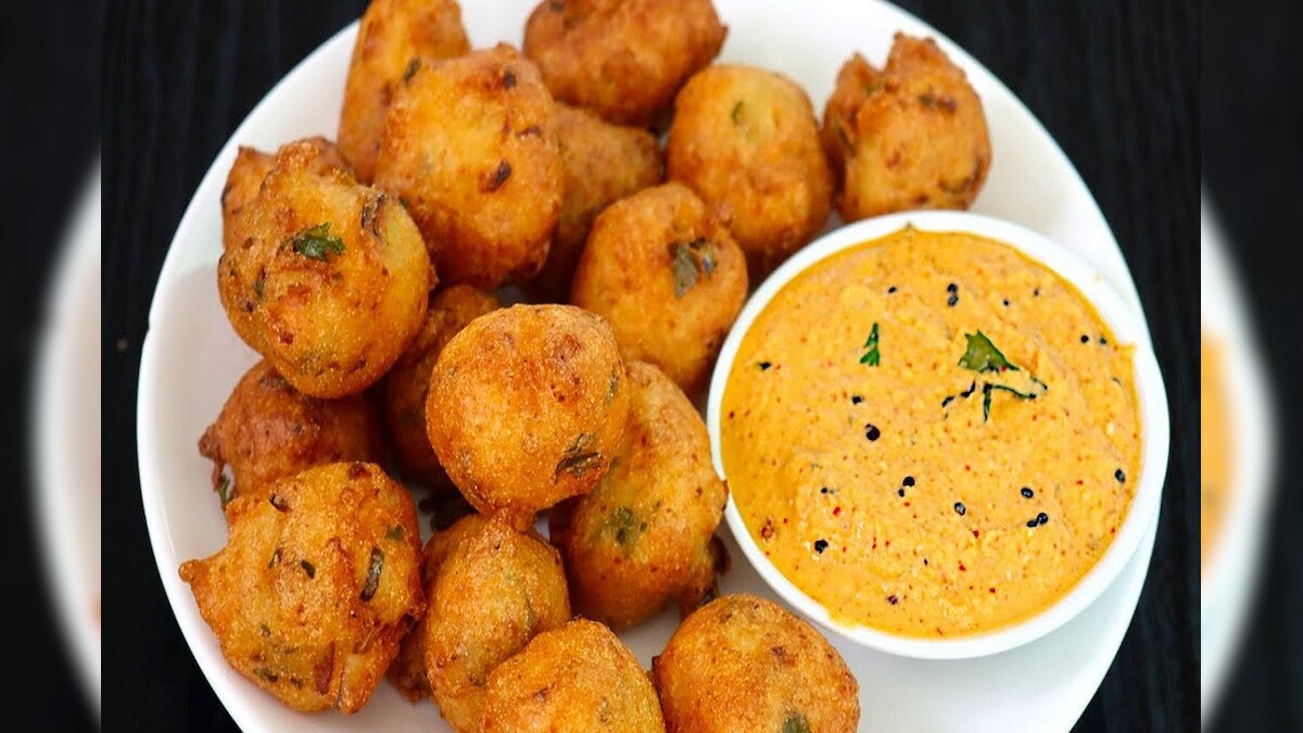 ಕ್ರಿಸ್ಪಿ ಕ್ರಿಸ್ಪಿ, ಯಮ್ಮಿ ಯಮ್ಮಿ ರವೆ ಆನಿಯನ್ ಬೋಂಡಾ; ಸಂಜೆ ಸ್ನ್ಯಾಕ್ಸ್ ಗೆ ...