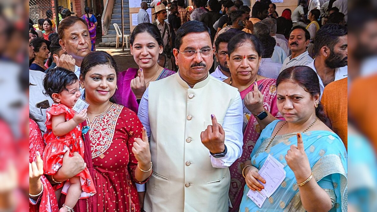 Dharwad Election Result 2024: ಗೆಲುವಿನ ಬಳಿಕವೂ ಬೇಸರ ಹೊರ ಹಾಕಿದ ಪ್ರಹ್ಲಾದ್ ಜೋಶಿ ಪತ್ನಿ; ಕಾರಣವೇನು ...