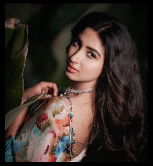 Saanya Iyer: ತಿಳಿ ಗುಲಾಬಿ ಬಣ್ಣದ ಸೀರೆಯಲ್ಲಿ ಸಾನ್ಯಾ! ಹುಲಿವೇಷದ ಜೊತೆ ...