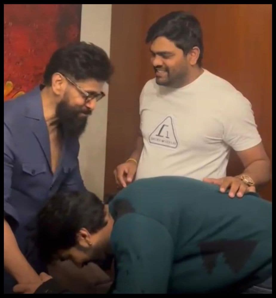 Chiyaan Vikram: ನಟ ಚಿಯಾನ್ ವಿಕ್ರಮ್ ಕಾಲಿಗೆ ಬಿದ್ದ ಸ್ಯಾಂಡಲ್ ವುಡ್ ನಟ ...