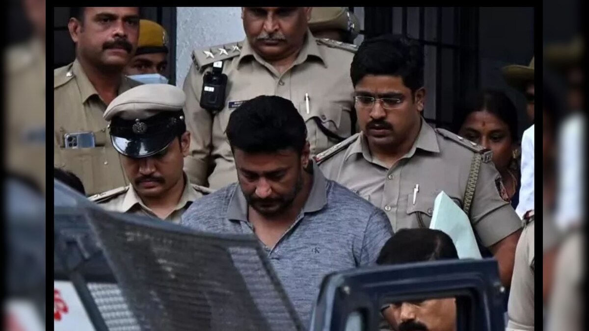 Darshan: ಬಳ್ಳಾರಿಗೆ ಬಂದಾಗಿನಿಂದಲೂ ಫುಲ್ ಸೈಲೆಂಟ್! ಜೈಲಾಧಿಕಾರಿಗೆ ದರ್ಶನ್ ವಿಶೇಷ ...