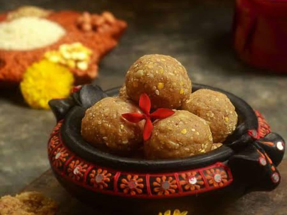 ನಾಗರ ಪಂಚಮಿಗೆ ಮನೆಯಲ್ಲೇ ಮಾಡಿ, ಸಾಂಪ್ರದಾಯಿಕ ಸಿಹಿ ರಾಗಿ ಹಾಲ್ಬಾಯಿ ಮತ್ತು ...