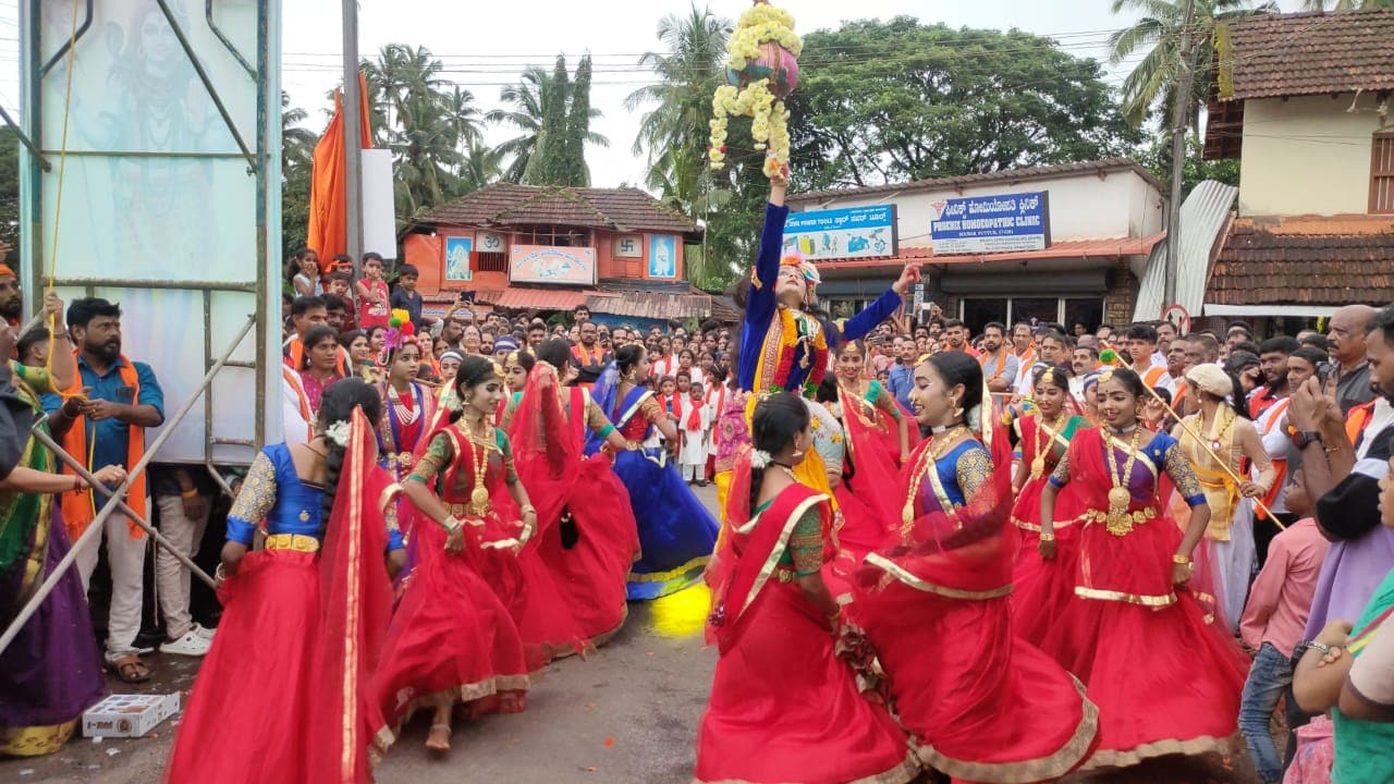 Puttur Mosaru Kudike: ಪುತ್ತೂರಿನ ಬೀದಿ ಬೀದಿಗಳಲ್ಲಿ ಹಿಂದೂ ಸಂಸ್ಕೃತಿಯ ...