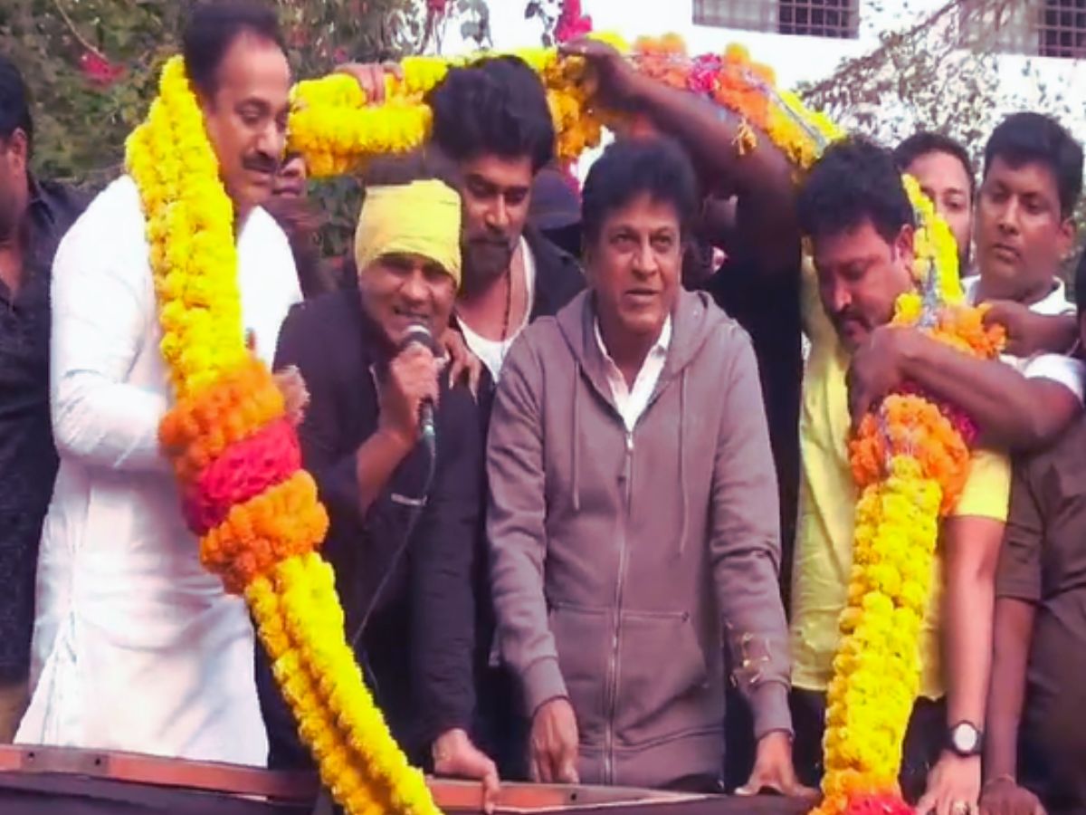 Shivarajkumar: ನಾನಿರುವುದೇ ನಿಮಗಾಗಿ ಎಂದು ಹಾಡಿ ಹುಬ್ಬಳ್ಳಿ ಜನರನ್ನ ರಂಜಿಸಿದ ...
