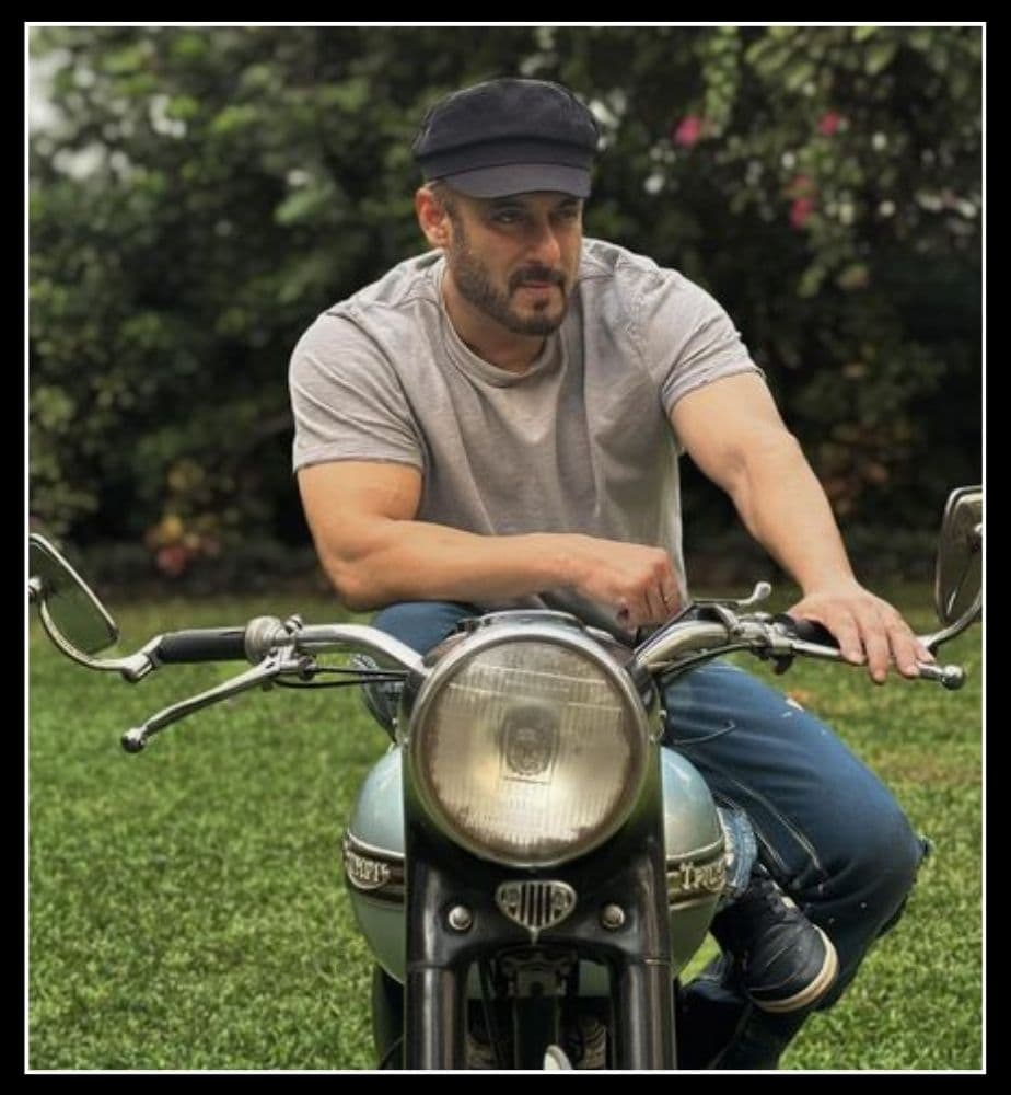 Salman Khan: ಅಪ್ಪನ ಮೊದಲ ಬೈಕ್ ಏರಿ ಕುಳಿತ ಸಲ್ಮಾನ್ ಖಾನ್; ಫೋಟೋ ಸಖತ್ ವೈರಲ್! | Bollywood Actor Salman ...