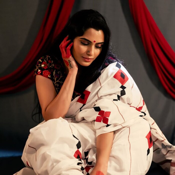 Sangeetha Bhat: ಬಿಳಿ ಸೀರೆಯುಟ್ಟು ತಾಂಡವ್‌ ರಿಯಲ್ ಹೆಂಡತಿಯ ಫೋಟೋಶೂಟ್ , ಸೆರಗು ಜಾರಿದೆ ನೋಡಮ್ಮ ಅಂತಿದ್ದಾರೆ ...