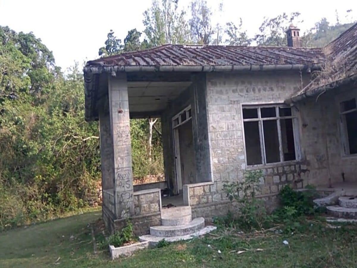 Ghost Bungalow: ಈ ಭೂತ ಬಂಗ್ಲೆಯಲ್ಲಿ ಹುಡುಗಿ ಆತ್ಮ ಸುತ್ತಾಡುತ್ತಂತೆ! ಇಲ್ಲಿ ಹೋದ ...