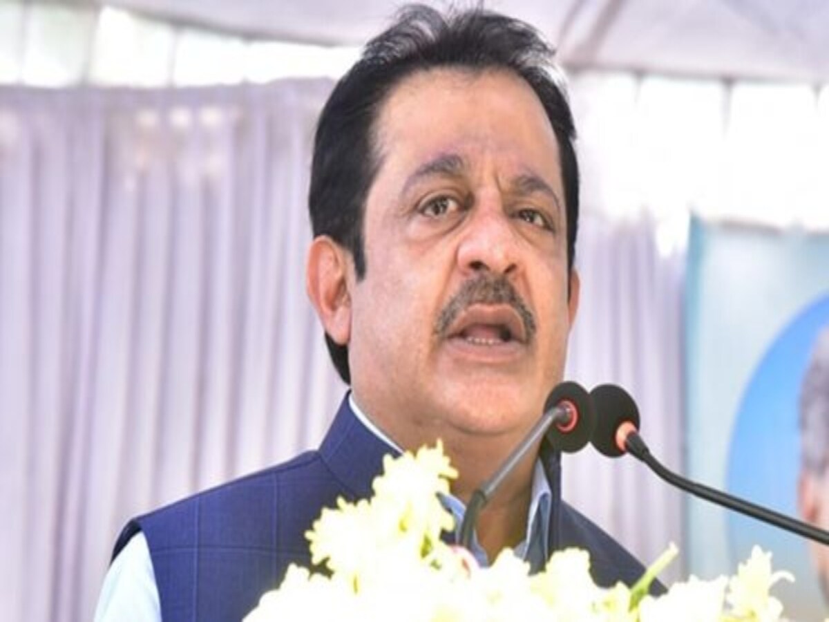 Zameer Ahmed Khan: ಜಮೀರ್ ಅಹಮ್ಮದ್ ಧ್ವಜಾರೋಹಣ ಮಾಡುತ್ತಿದ್ದಂತೆ ಹರಿದು ಬಿದ್ದ ...