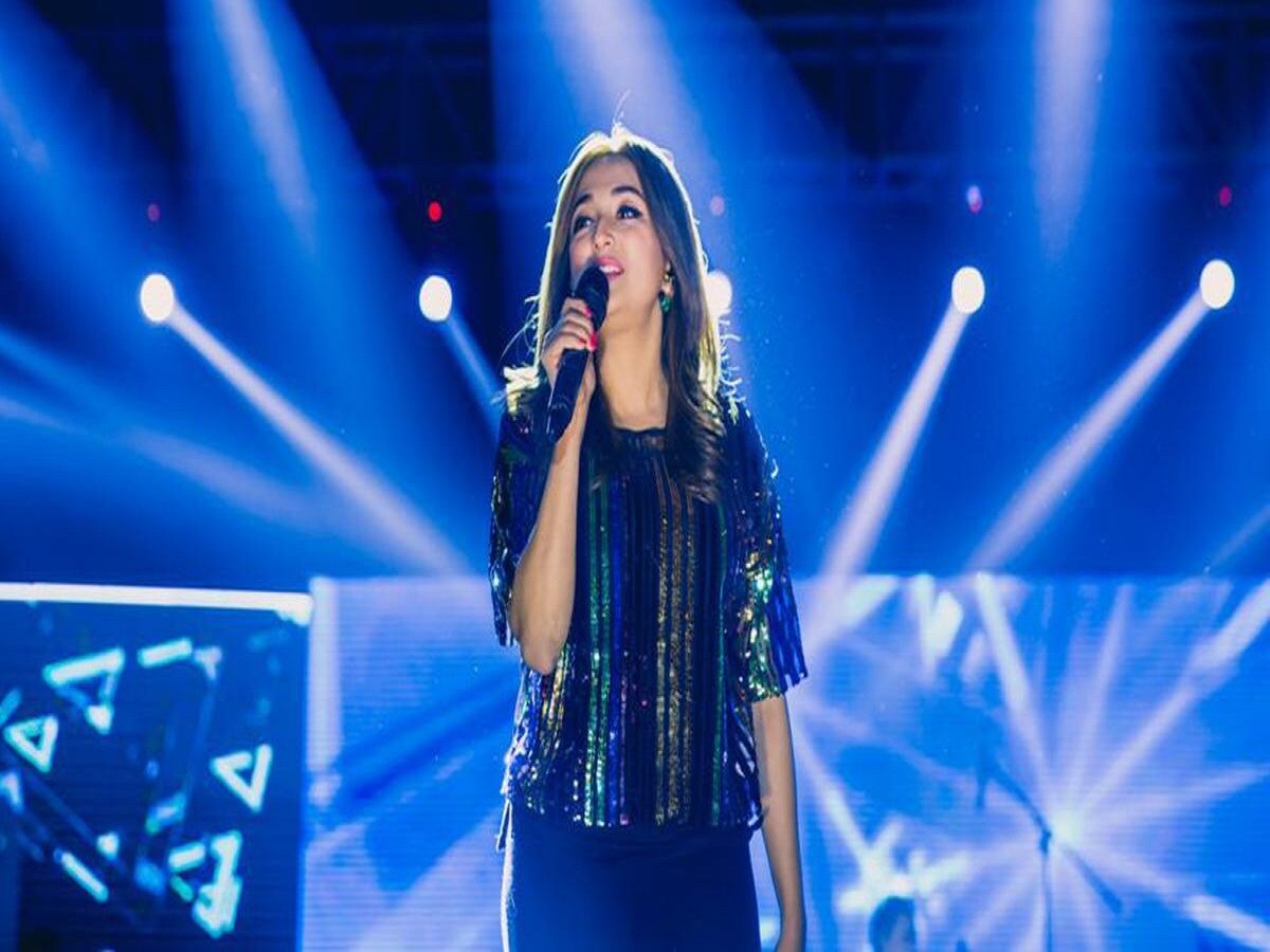 Singer Monali Thakur: ಲೈವ್ ಶೋ ವೇದಿಕೆ ಮೇಲೆ ಹಾಡ್ತಿದ್ದ ಗಾಯಕಿ ಆಸ್ಪತ್ರೆಗೆ ...