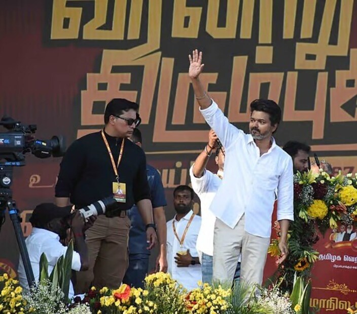 TVK Vijay: ಕೇರಳ To ಕರೂರ್! ವಿಜಯ ದಳಪತಿಯ ಈ ದುಬೈ ಬಾಡಿಗಾರ್ಡ್ ಯಾರು? | Personal bodyguard from Dubai ...