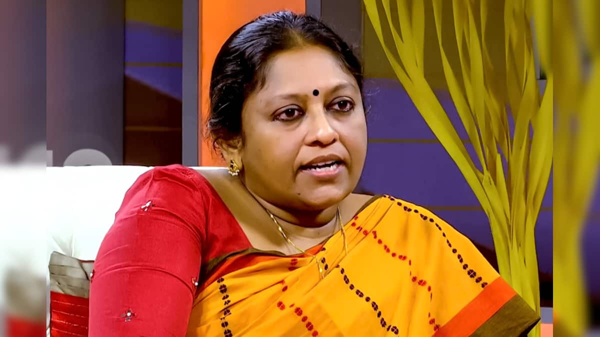 താരസംഘടനയെയും മോഹന്‍ലാലിനെയും പറ്റി കെ ആര്‍ മീര | - News18 Malayalam