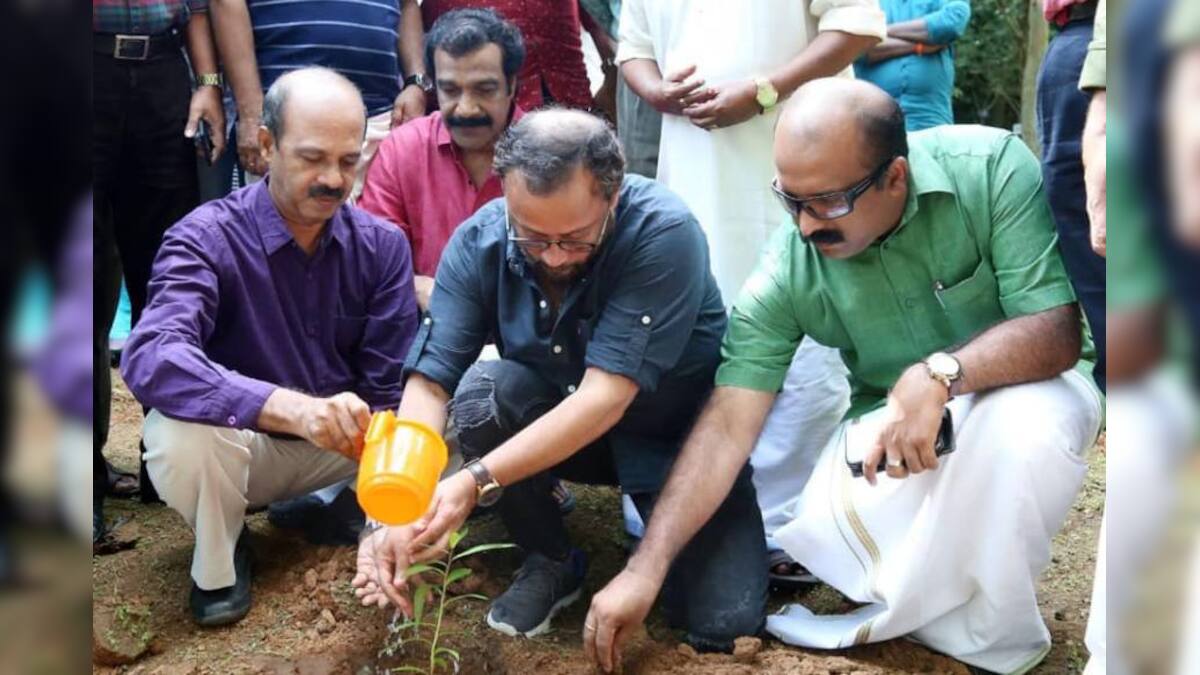 ലോഹിതദാസിന്‍റെ ഓർമയ്ക്ക് വേണ്ടി എന്തിനാണ് നീർമരുതിന്‍റെ വനം തീ ...