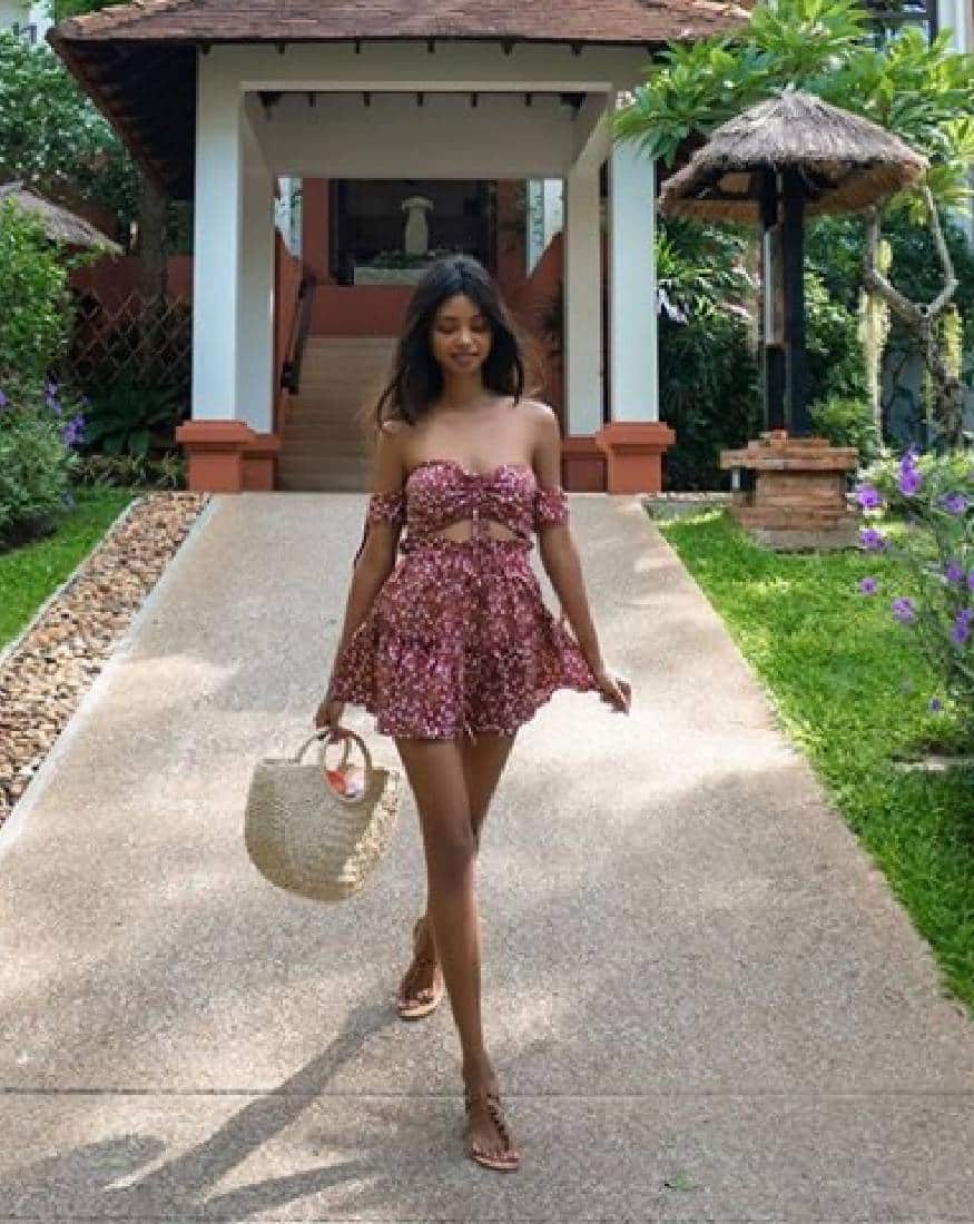 സ്‌ക്രീനിൽ കാണുന്ന നാടൻ പെൺകുട്ടിയല്ല; ഗ്ളാമർ ഫോട്ടോ ഷൂട്ടുമായി ഷോ ...