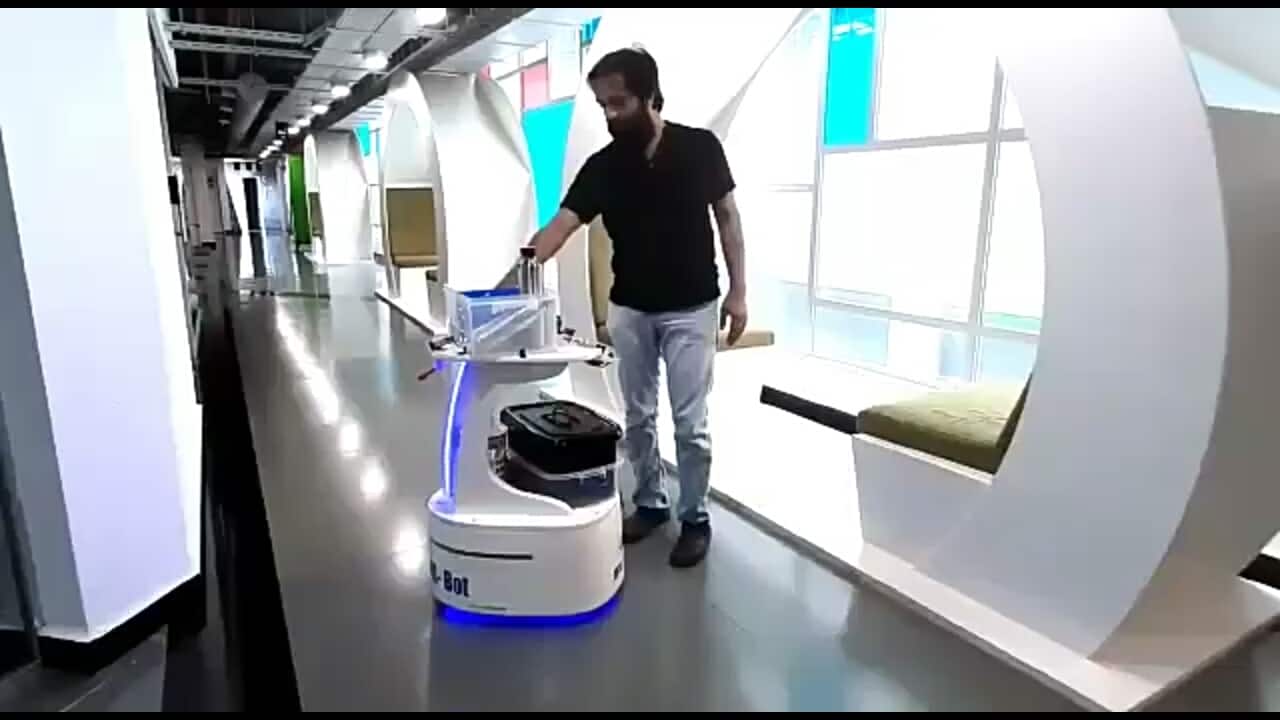 ലാലേട്ടന്റെ കരുതൽ; ഐസൊലേഷൻ വാർഡിലേക്ക് ഭക്ഷണവും മരുന്നുമായി റോബോട്ട് ...