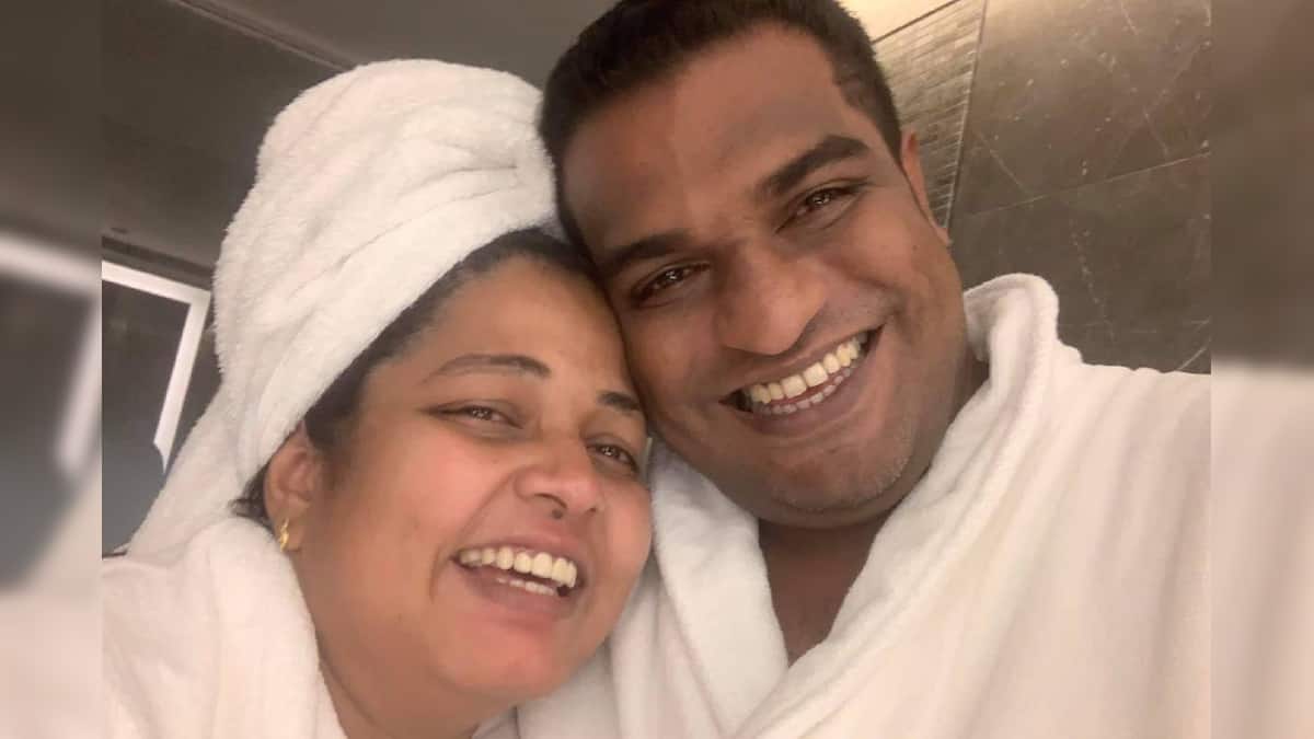 വിജയകരമായ എട്ടാം കൊല്ലം; ഭാര്യക്കൊപ്പമുള്ള ചിത്രവുമായി ദിലീഷ് പോത്ത ...