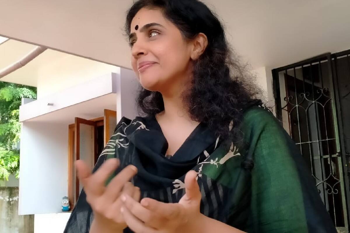 മുകേഷിനെതിരെ ഗാർഹിക പീഡനം ആരോപിച്ചിട്ടില്ലെന്ന് മേതിൽ ദേവിക – News18 മലയാളം