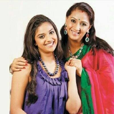 അഭിനയ ലോകത്തിന്റെ പടിവാതില്‍ കയറുമ്പോള്‍ കീര്‍ത്തിയോട് അമ്മ മേനക ...