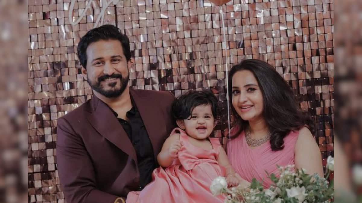 Bhamaa | മകളുടെ പിറന്നാൾ; ഗൗരി കുട്ടിയുടെ മുഖം ആദ്യമായി പുറത്തുവിട്ട് ...