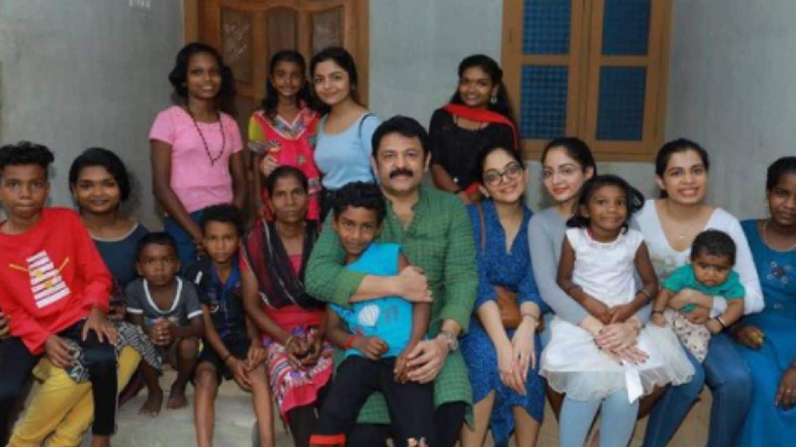 Krishnakumar and Family | ആദിവാസി കുടുംബങ്ങള്‍ക്ക് ശൗചാലയങ്ങള്‍ നിര് ...