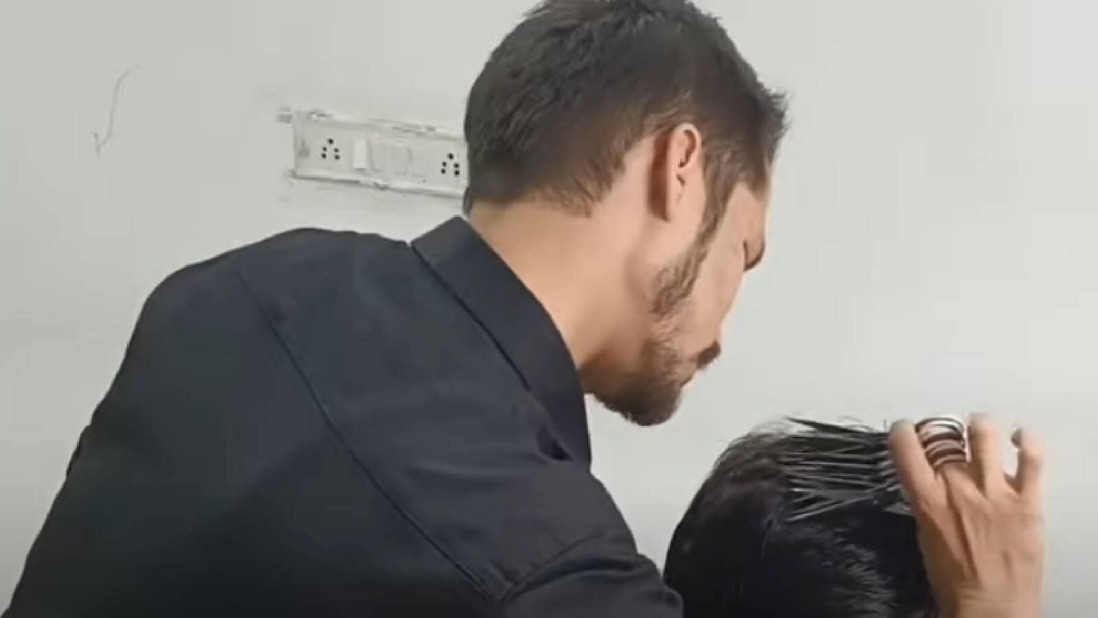 Viral haircut | ഒരേസമയം 28 കത്രികകൾ കൊണ്ടൊരു മുടിവെട്ട്; വീഡിയോ ശ്രദ്ധ ...