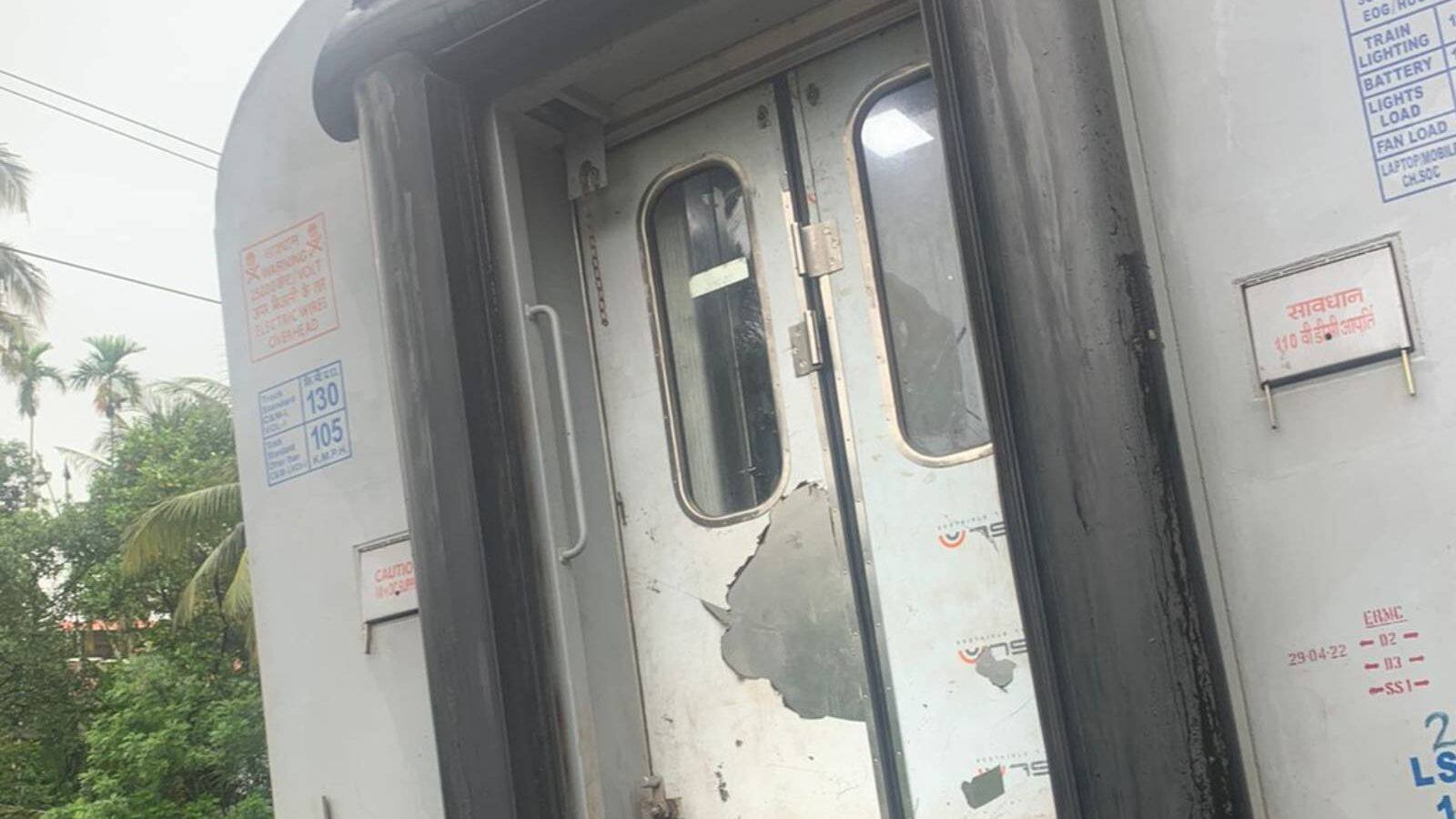 Mangala Express | മംഗള എക്സപ്രസിന്‍റെ എഞ്ചിൻ വേർപെട്ട് കുറച്ച് ദൂരം ഓടി ...