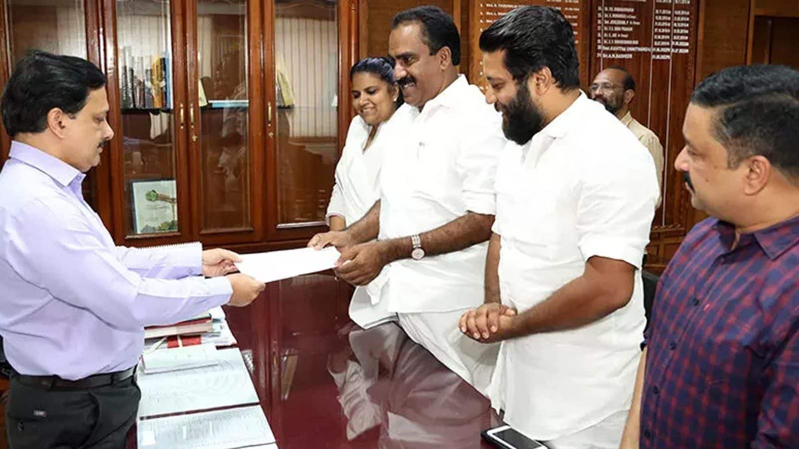 സ്പീക്കർ തെരഞ്ഞെടുപ്പ്: യുഡിഎഫ് സ്ഥാനാര്‍ഥി അന്‍വര്‍ സാദത്ത് നാമനിര് ...