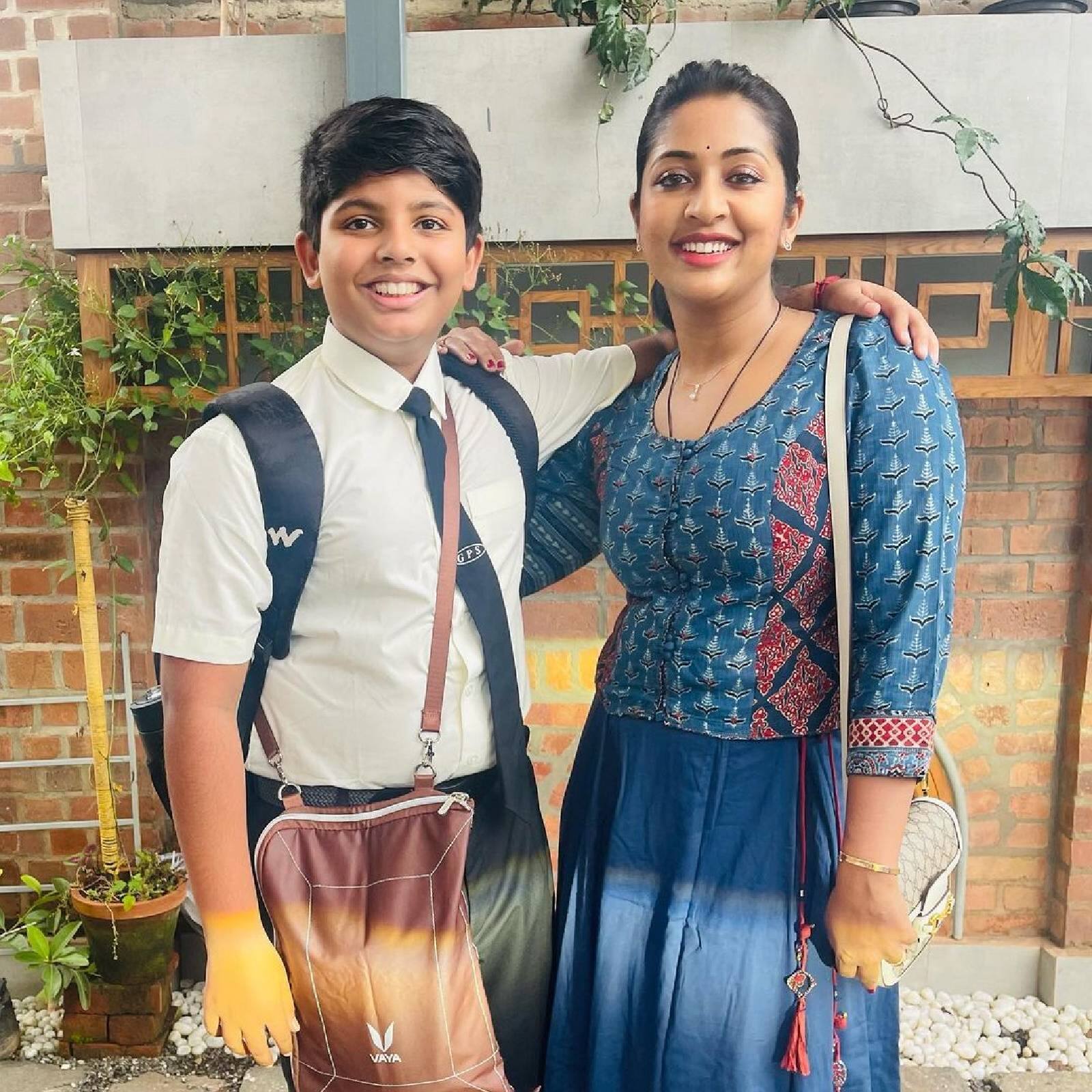 Navya Nair | നവ്യ എന്ന അമ്മയ്ക്ക് എന്ത് കരുതലാണ്; മകന് വേണ്ടി താരം ...