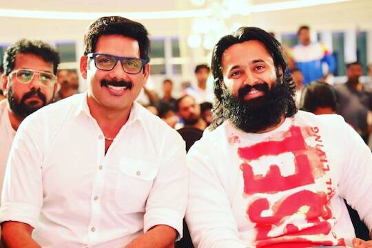 'ഒരേ കാറിലായിരുന്ന ഞങ്ങൾ മൂന്നുപേർക്കും ഏതാണ്ട് ഒരേ സമയത്തതാണ് ക്യാഷ് ...