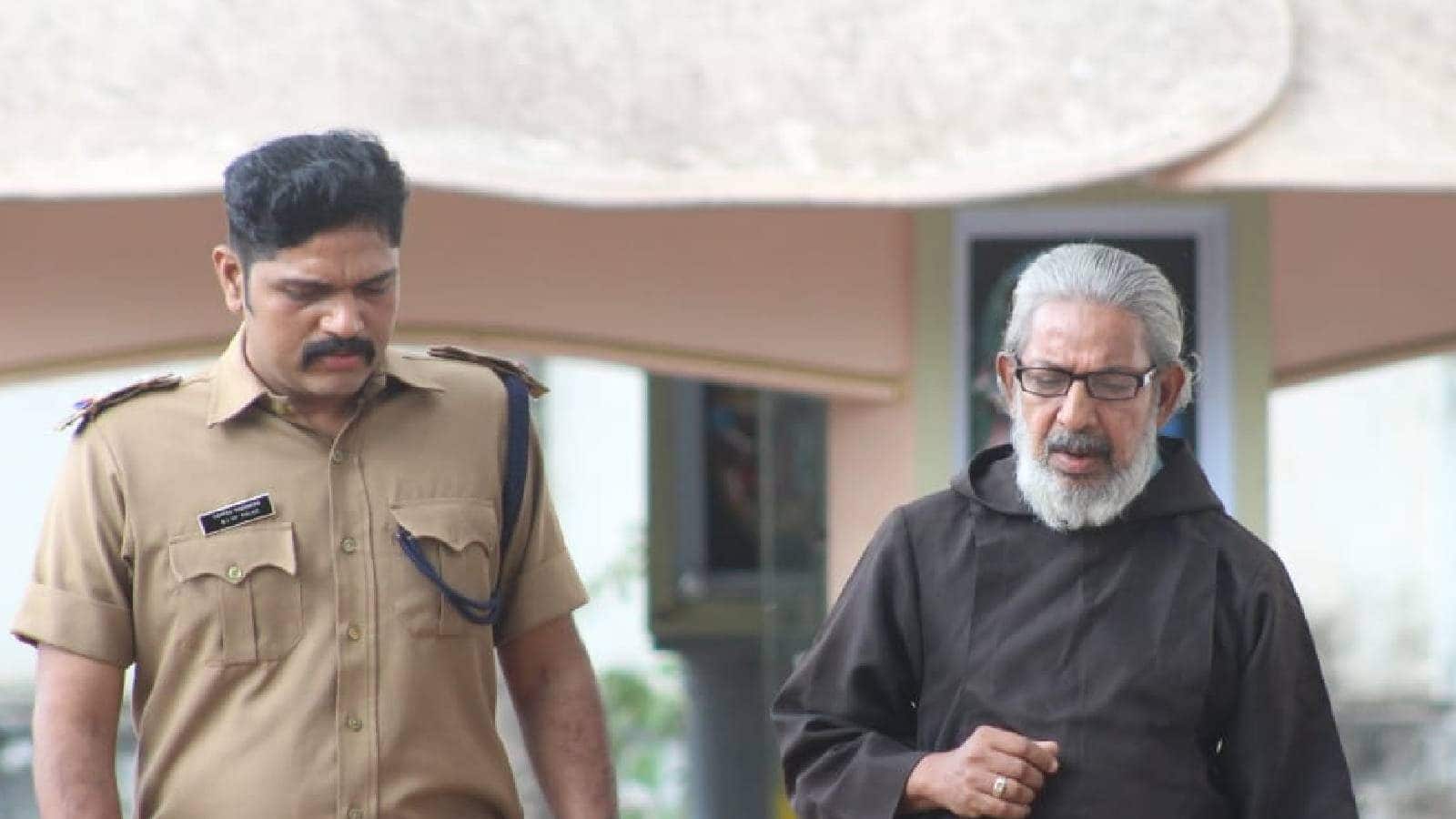 Red Shadow | മലയാള ചിത്രം 'റെഡ് ഷാഡോ' തിയേറ്ററിലേക്ക്; ക്രൈം ത്രില്ല ...
