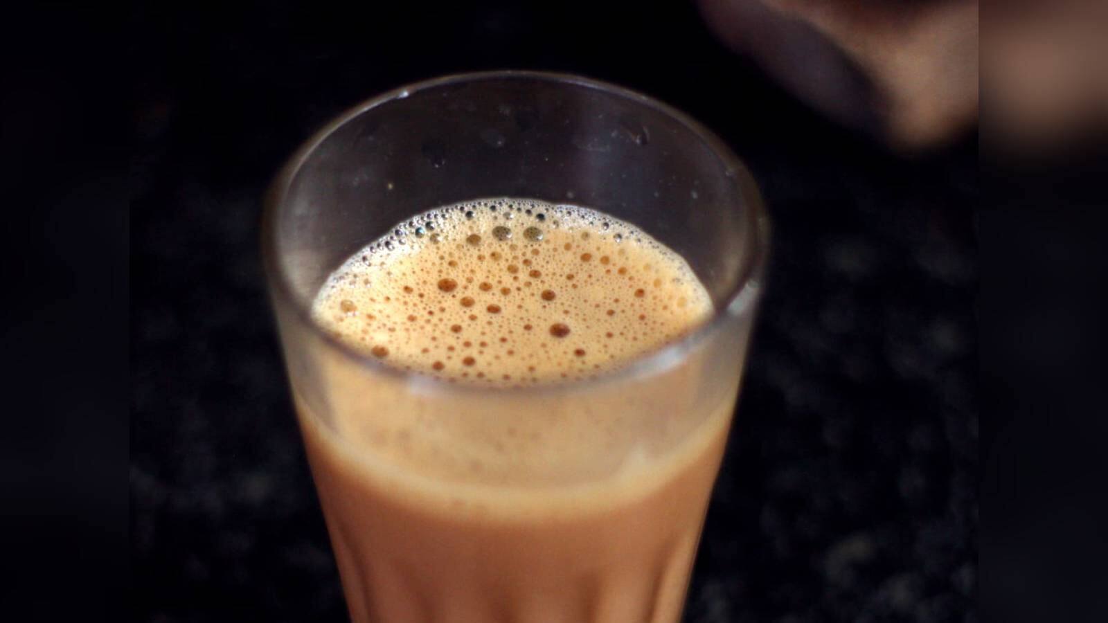 'നല്ല ചായ' ചോദിച്ച അച്ഛനും മകനും തട്ടുക്കടക്കാരന്‍ 'നല്ല അടി' കൊടുത്തു ...