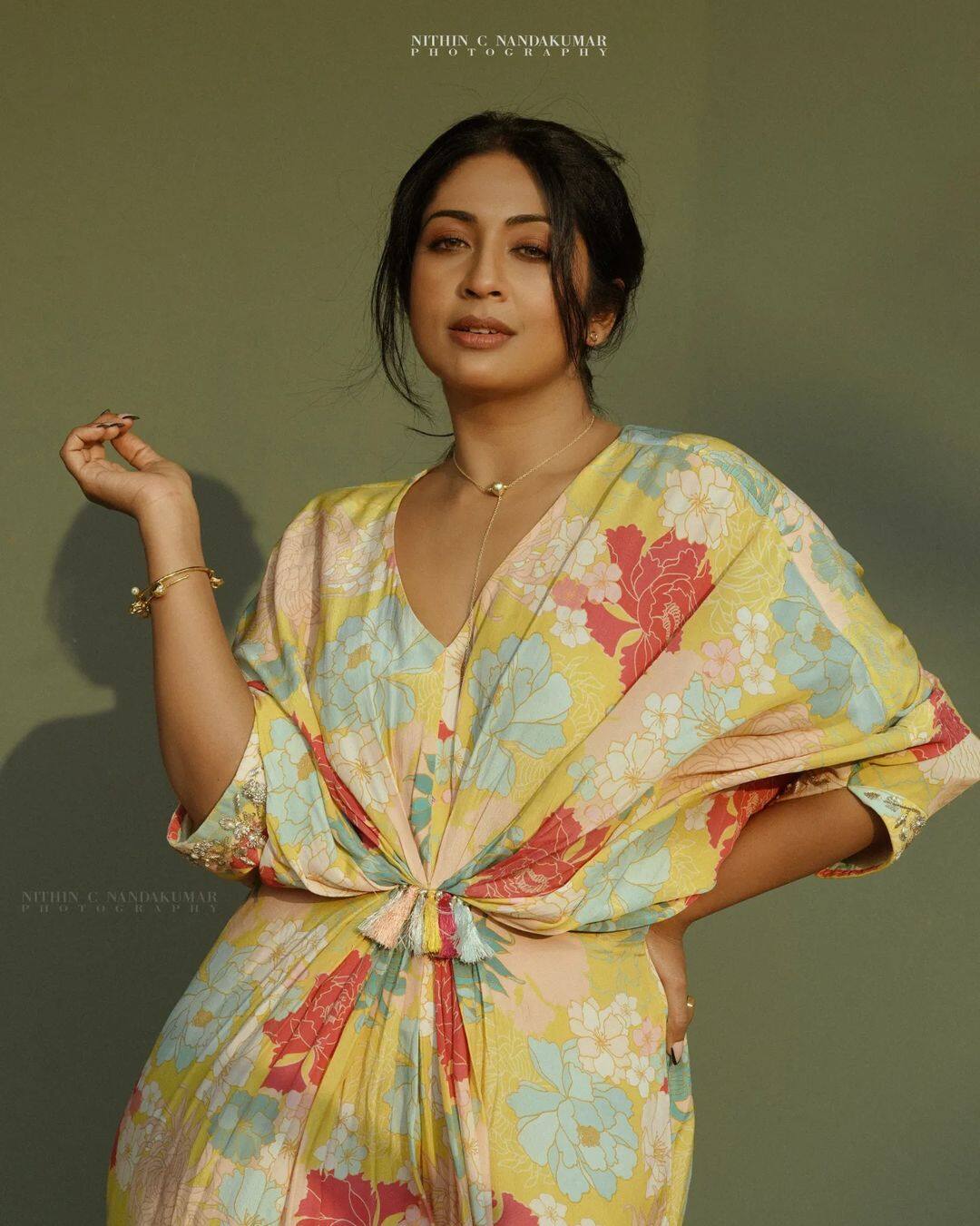 യുവനടിമാർ പ്ലീസ് നോട്ട്! ആരാധകരെ ഞെട്ടിക്കുന്ന സൗന്ദര്യവുമായി പുത്ത ...