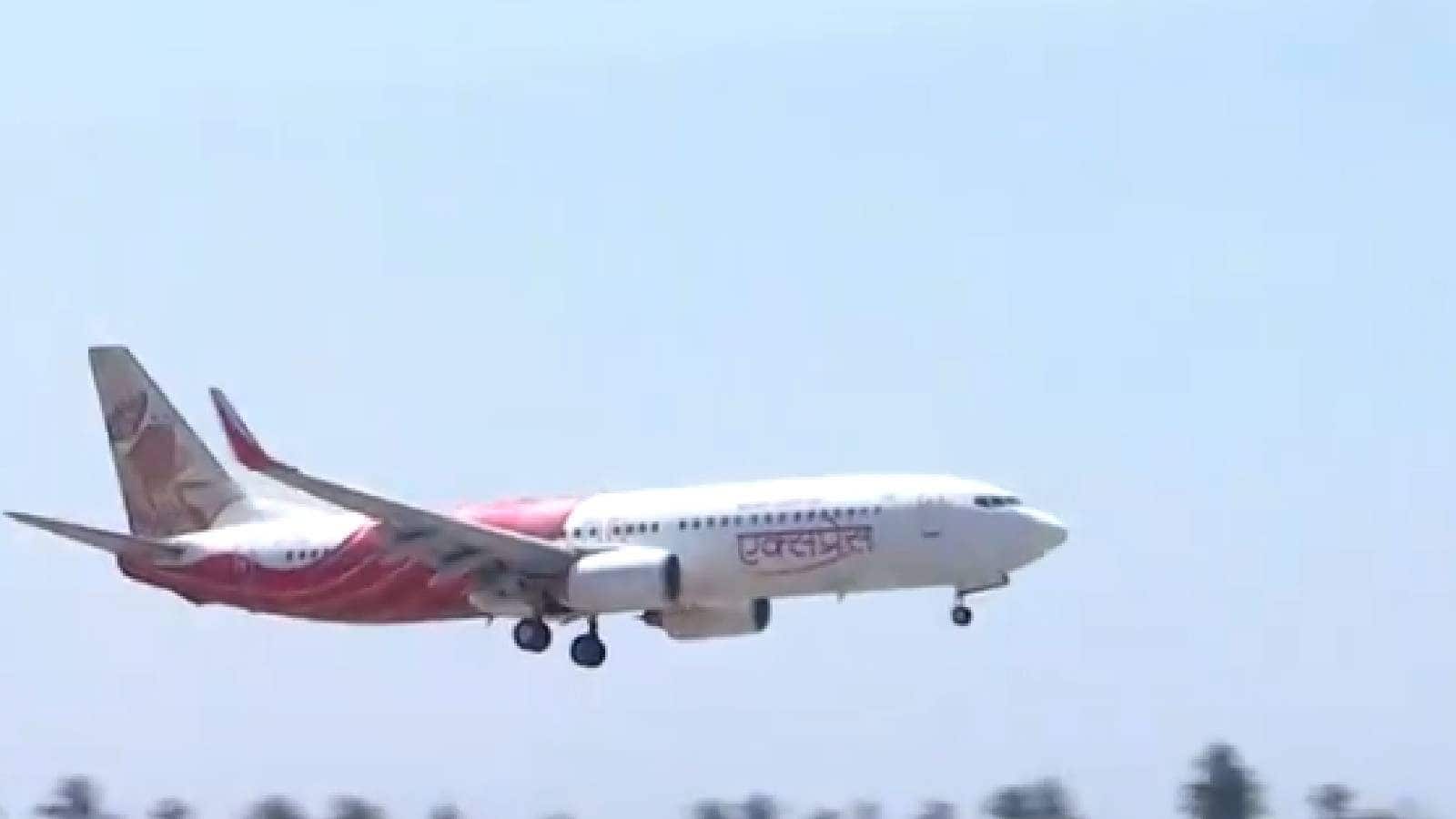 IX 385 കോഴിക്കോട്-ദമാം എയർഇന്ത്യ വിമാനത്തിലെ 168 യാത്രക്കാരും മറ്റൊരു ...