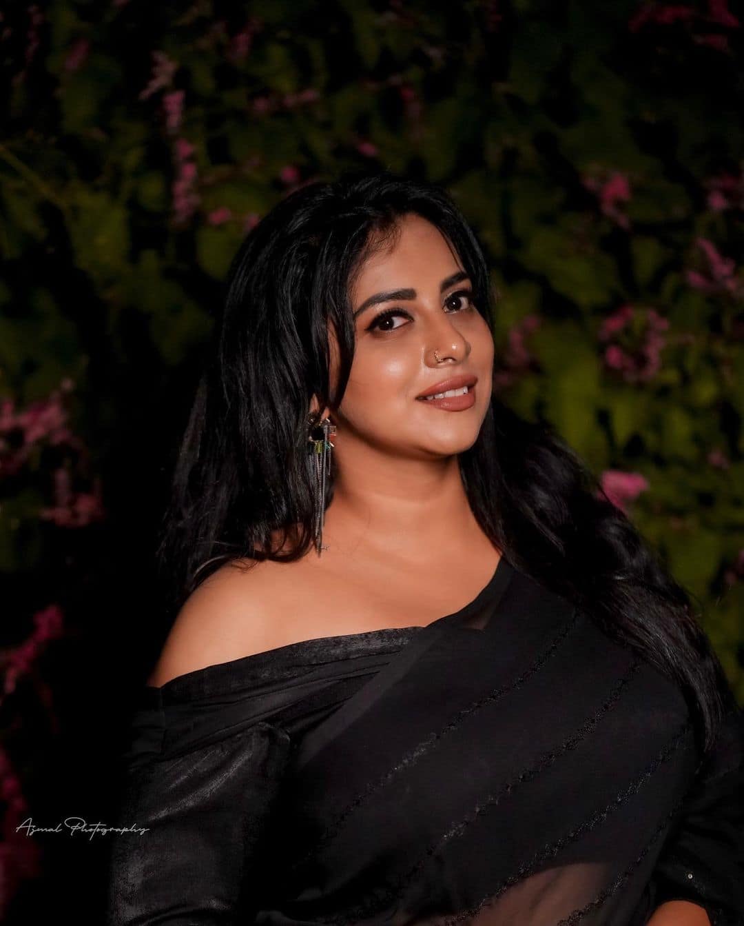 കറുപ്പിൽ 'ലിച്ചി' ഇത്ര സുന്ദരിയോ? നടി അന്ന രാജന്റെ ചിത്രങ്ങൾ വൈറല് ...