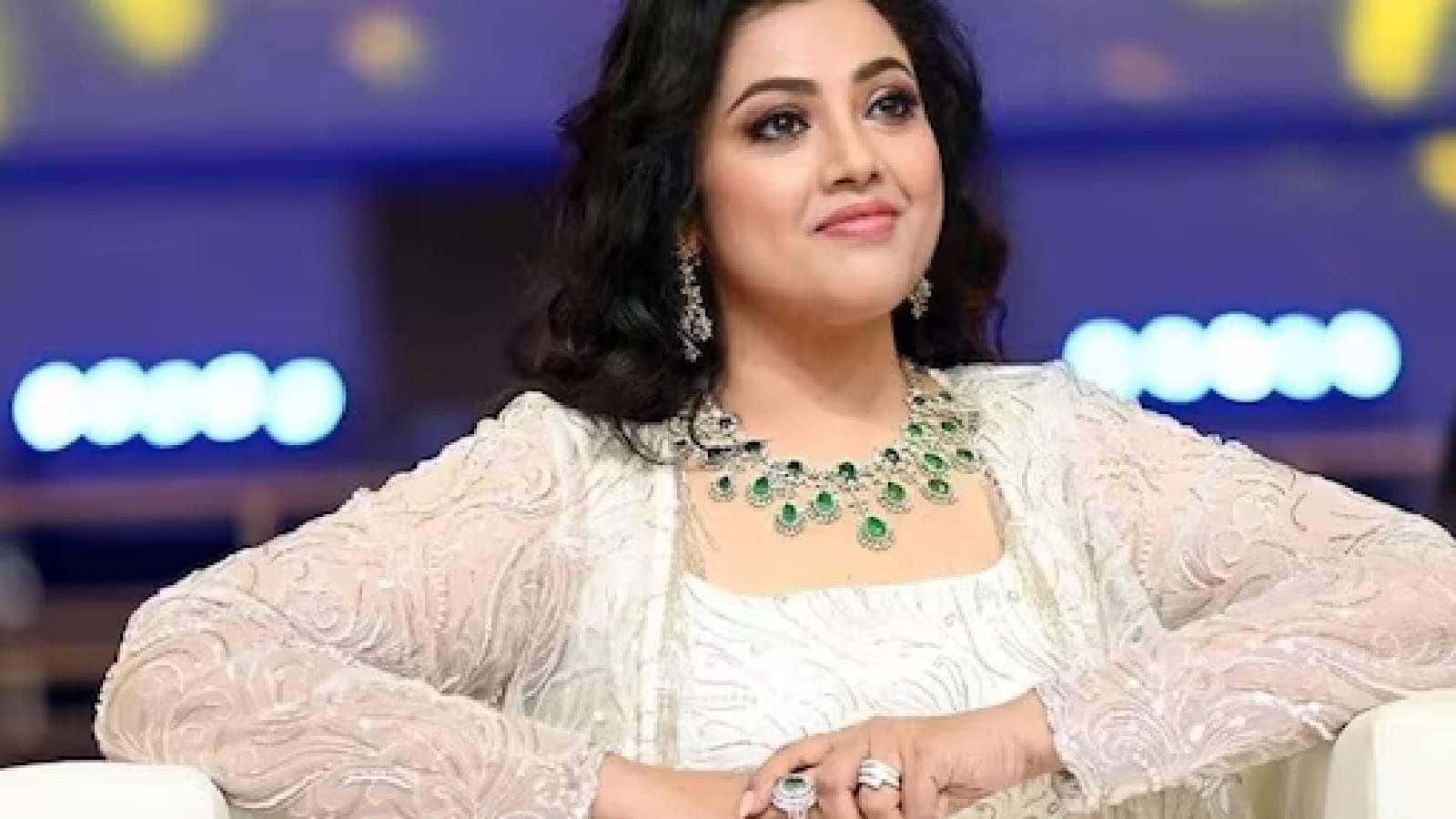 മീന വീണ്ടും മലയാളത്തിൽ; നായകനായി ലാലേട്ടനുണ്ടോ? | Actress Meena ...