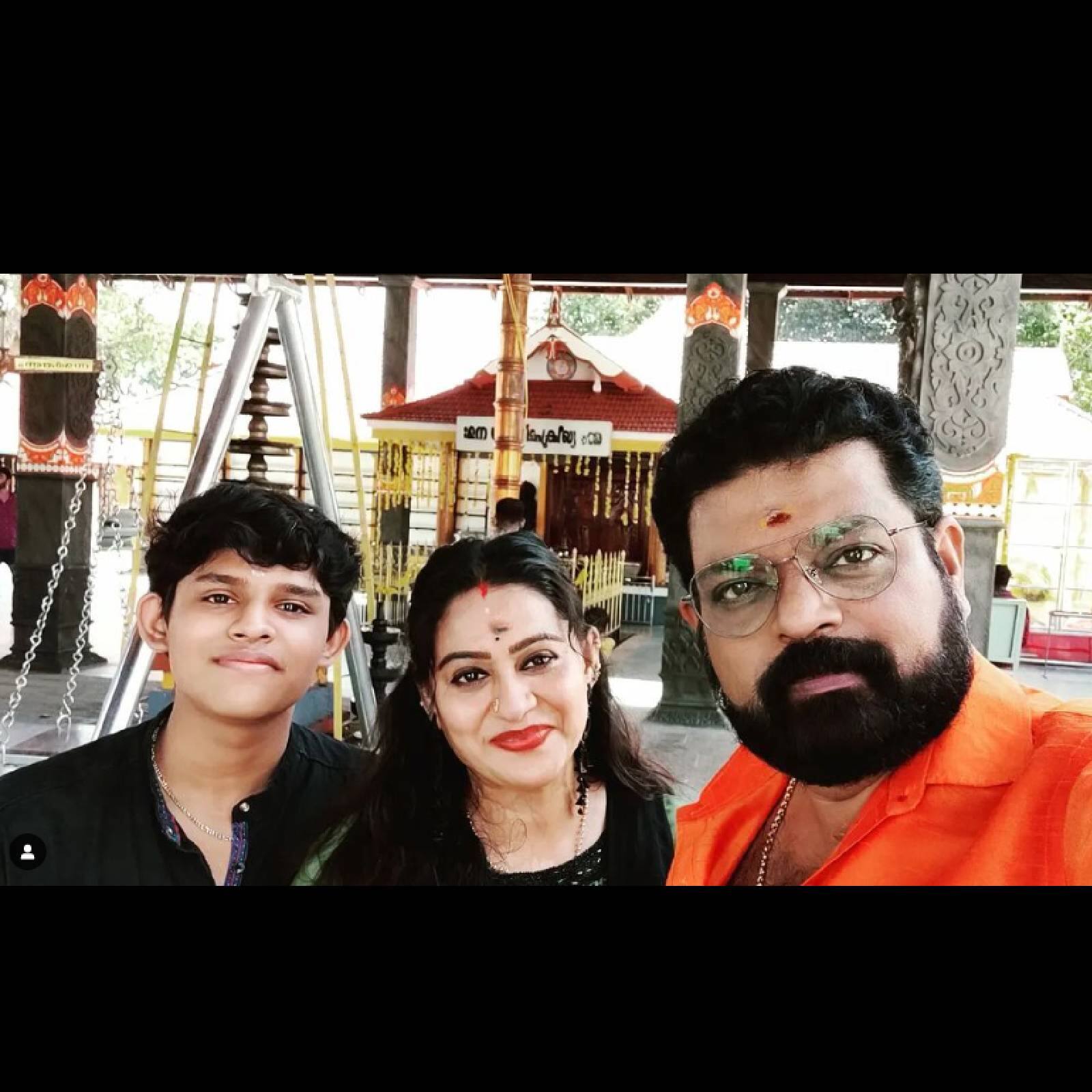 ബീനയുടെയും മനോജിന്റെയും 20 കൊല്ലത്തെ 'ദാമ്പത്യ മഹാകാവ്യം ...