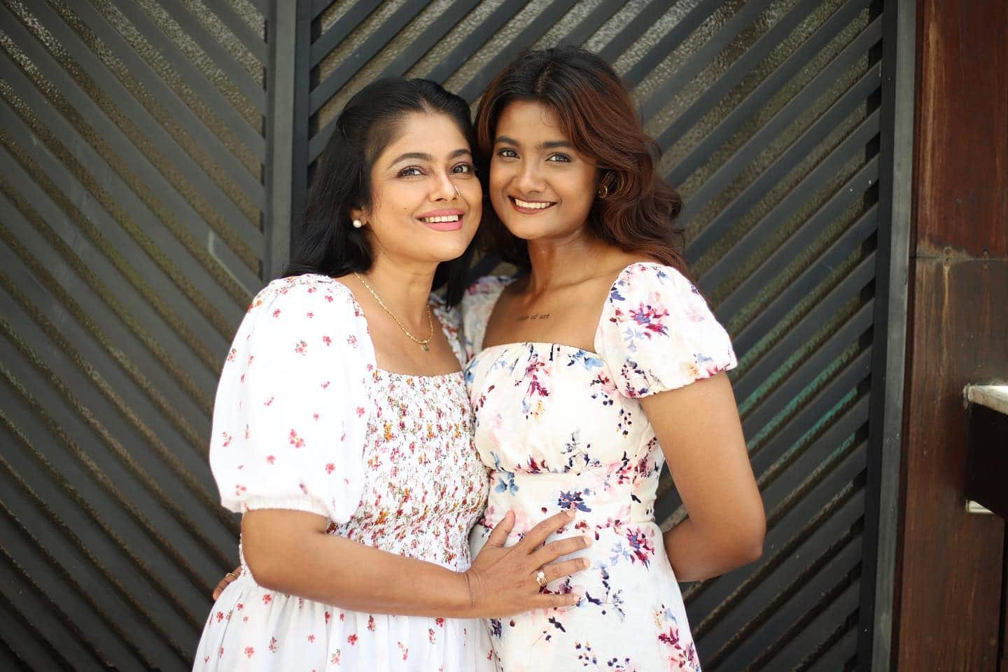 Manju Pillai | മകൾക്കൊപ്പം മഞ്ജു പിള്ളയുടെ പുതിയ 'ഹോം'; ഗൃഹപ്രവേശം ...