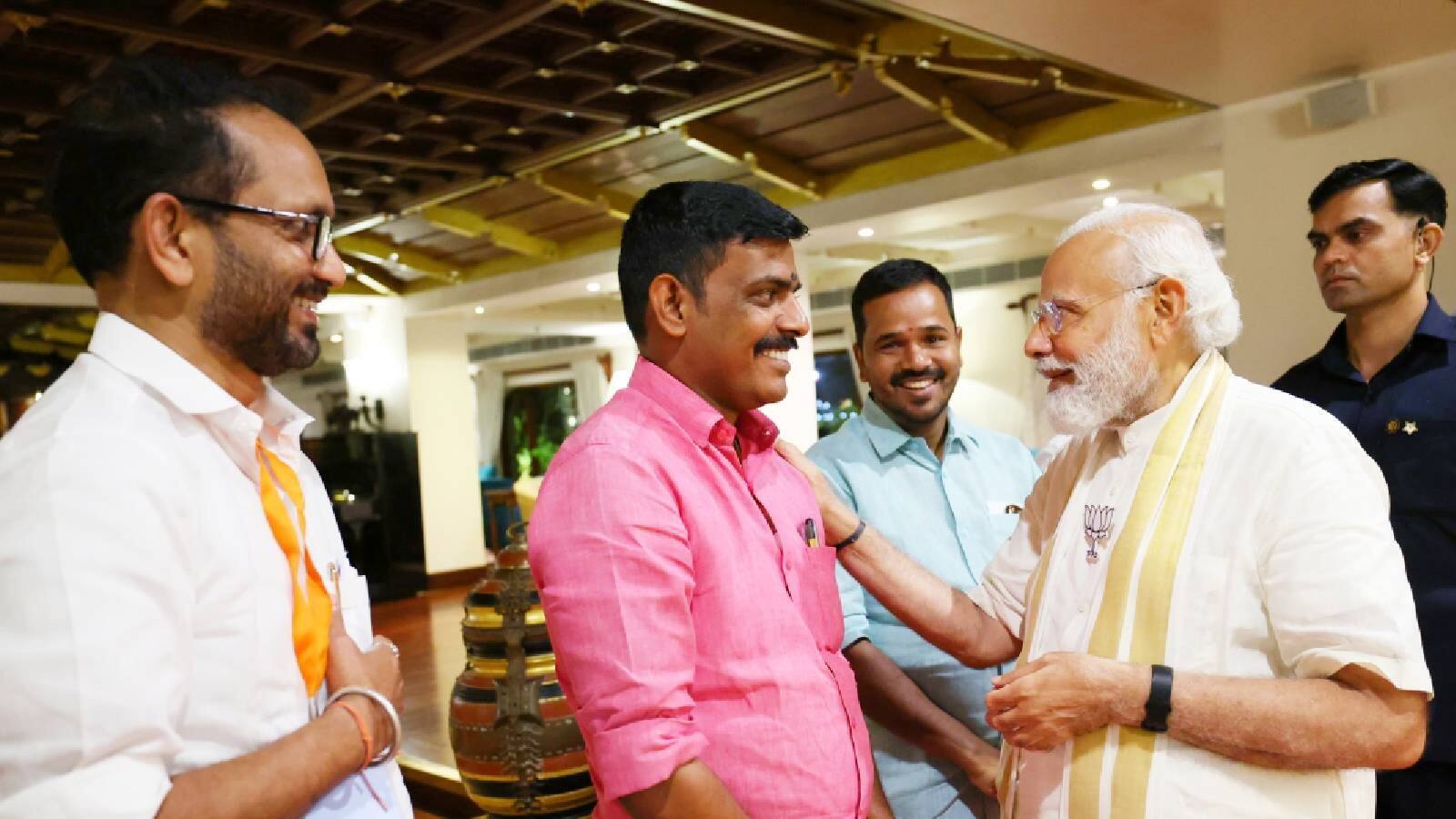 പ്രധാനമന്ത്രി തോളിൽ തട്ടി കുശലം പറഞ്ഞു: കെ.സുരേന്ദ്രൻ്റെ ഡ്രൈവർ ലിബീഷിന് സ്വപ്ന സാഫല്യം||BJP ...