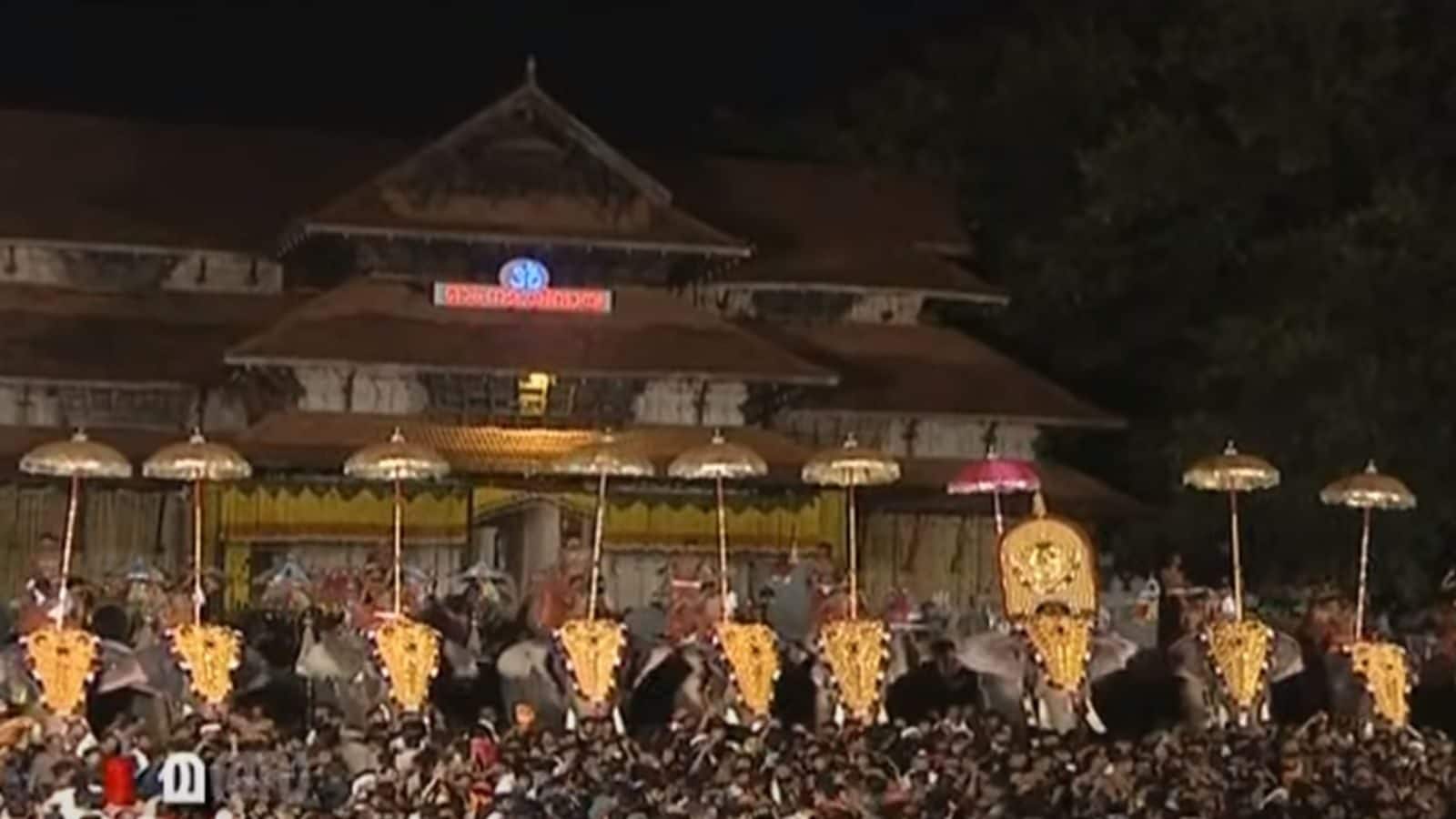 കാഴ്ച വിസ്മയമൊരുക്കി കുടമാറ്റം; തെക്കോഗോപുരനടയിൽ മുഖാമുഖം 30 ഗജവീരന്മാ ...