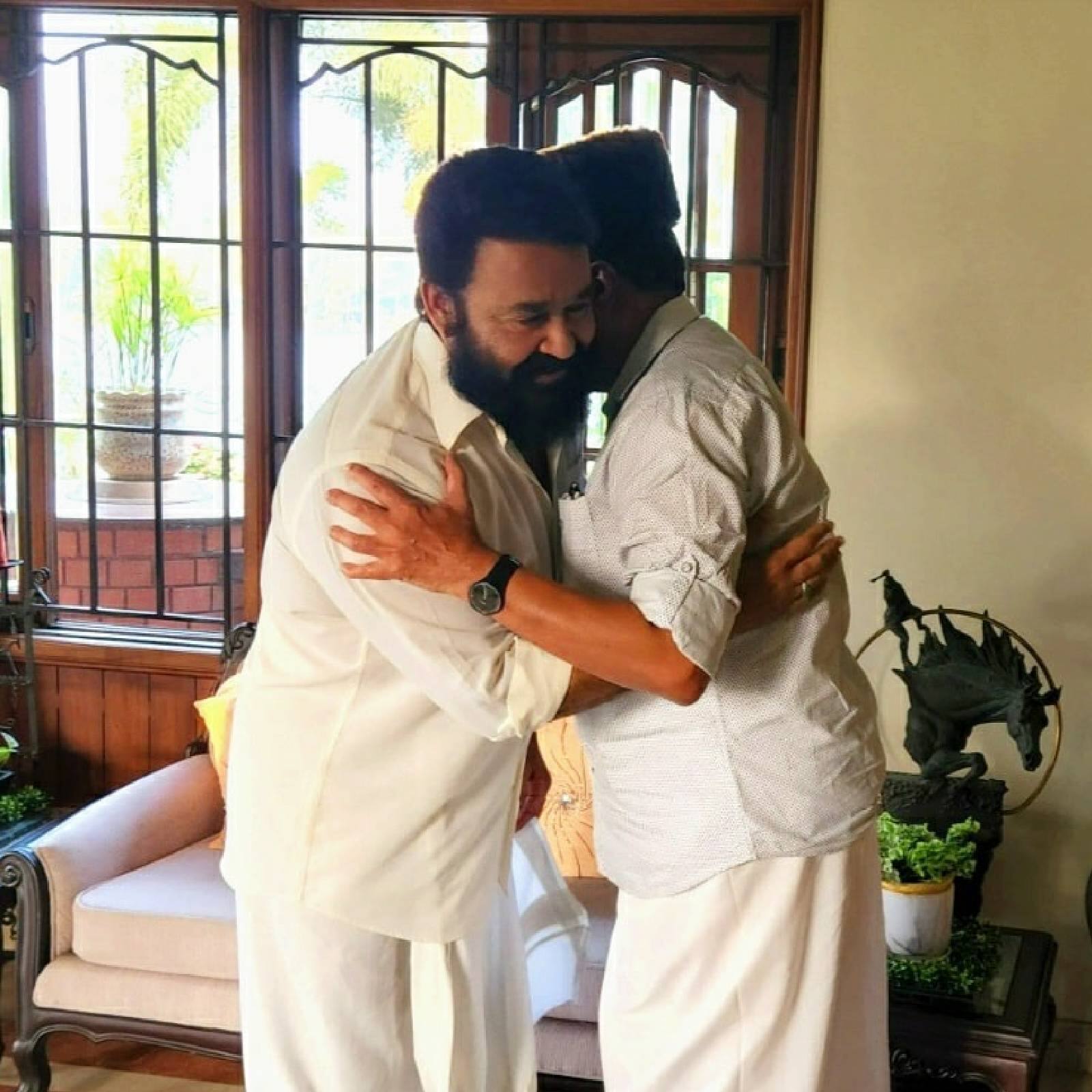 'സമ്മോഹനമായിരിക്കട്ടെ ലാലിന്റെ ജീവിതാരോഹണങ്ങൾ'; ആശംസകളറിയിച്ച് അബ് ...