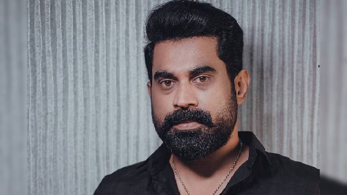 'അലക്ഷ്യമായി വാഹനമോടിച്ചു'; അപകടത്തിൽ നടൻ സുരാജ് വെഞ്ഞാറമൂടിനെതിരെ ...