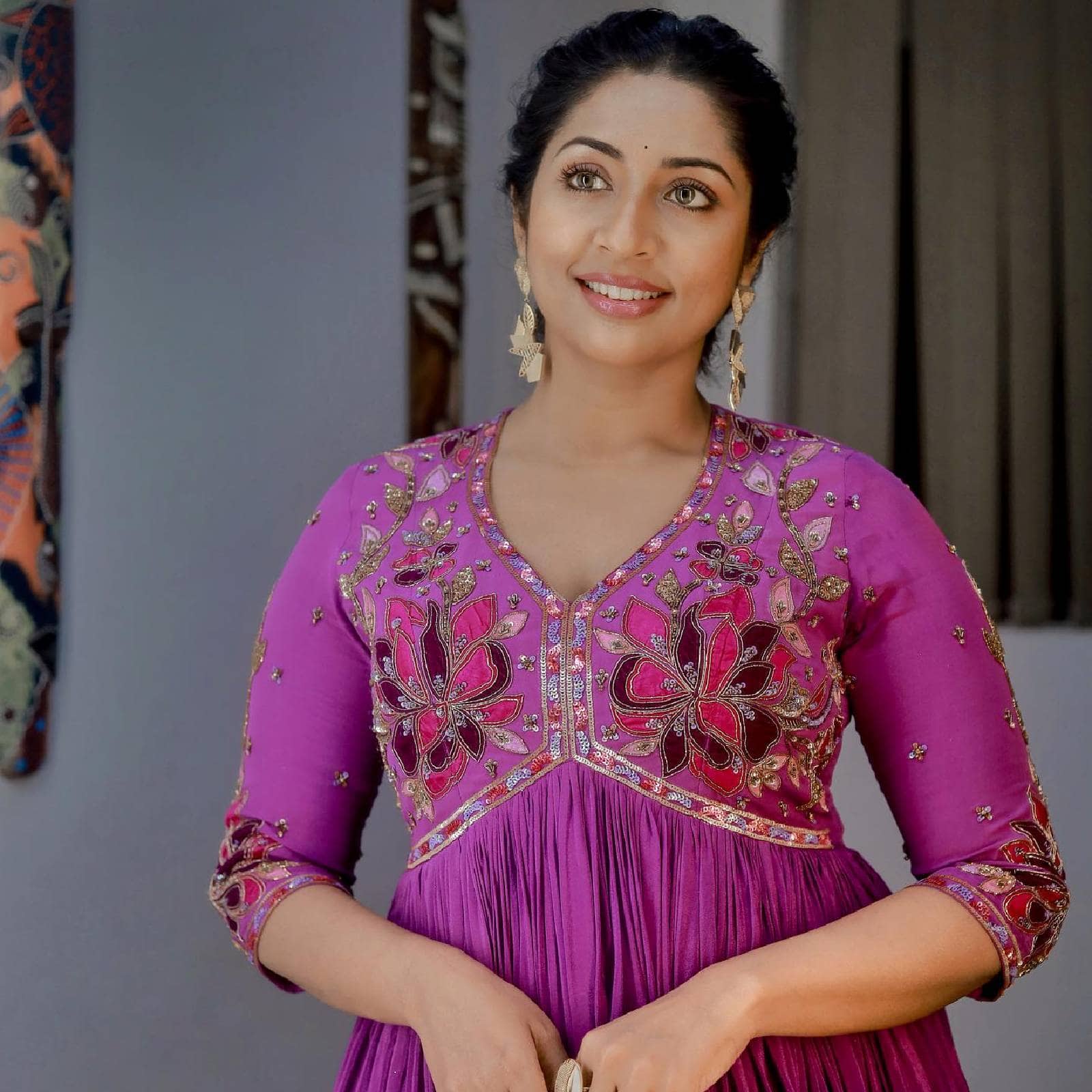 Navya Nair | കാണിക്കൽ ആണത്രേ! നവ്യ എന്നും ബാലാമണി മാത്രമായി സ്റ്റൈ ...