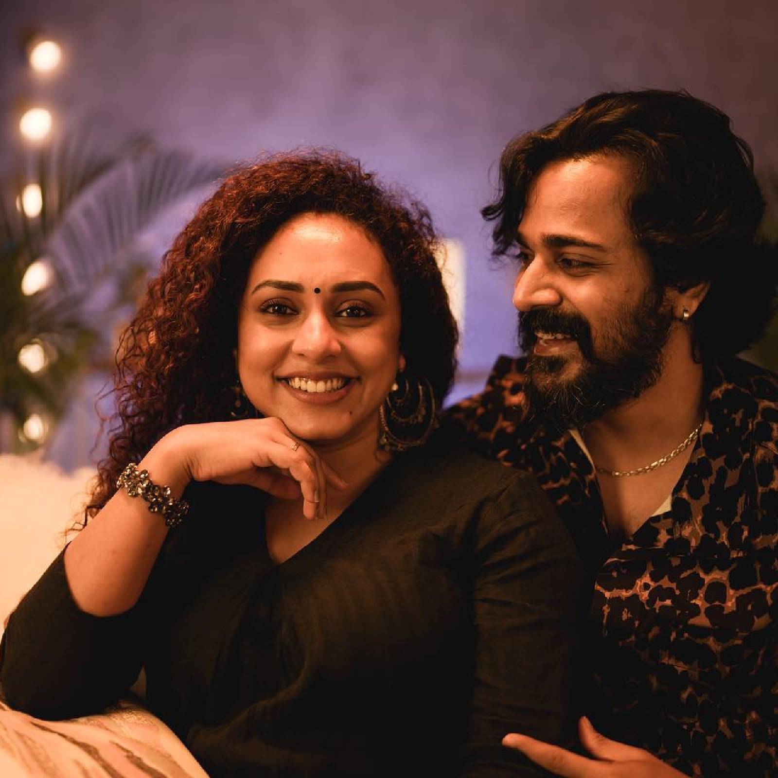 Pearly Maney|'അമ്മേടെ വയറ്റില്‍ കുഞ്ഞുവാവ'; വിശേഷം പങ്കുവച്ച് നിലു ബേബി ...