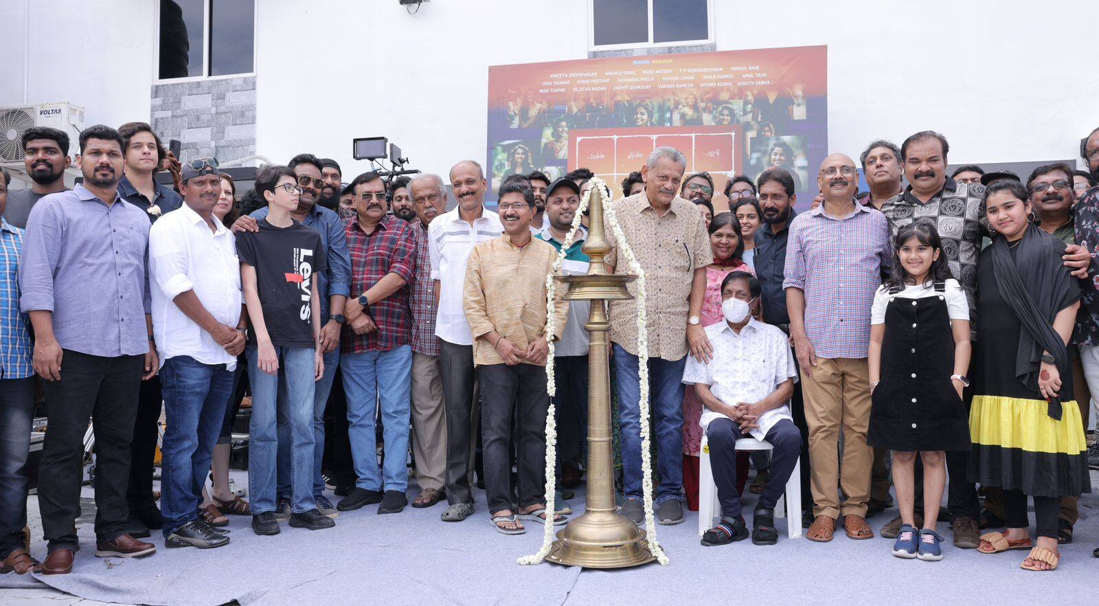 Oru Jathi Jathakam | 'ഒരു ജാതി ജാതകം': സകുടുംബം ശ്രീനിവാസനും ബാബു ...