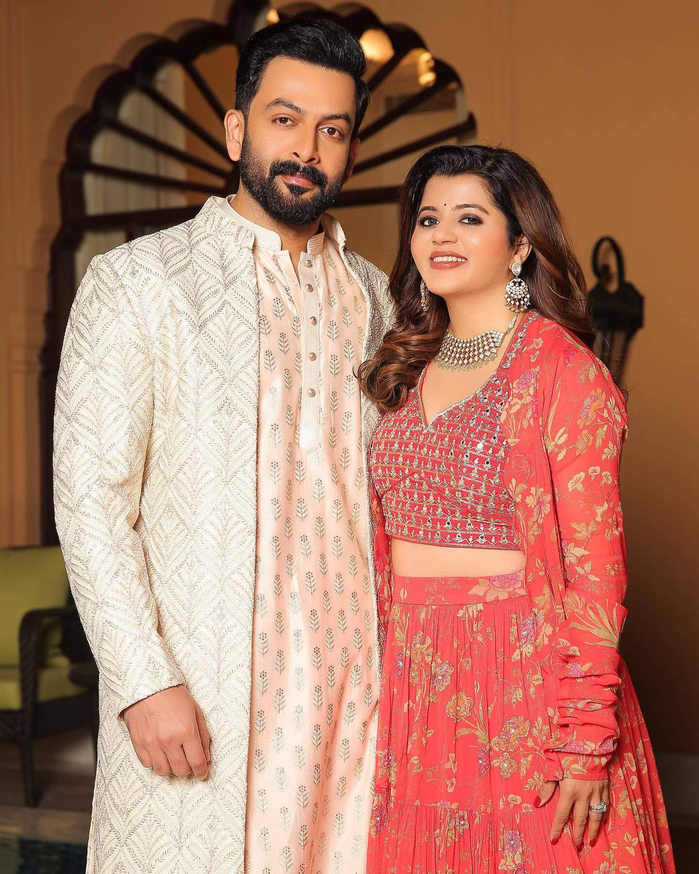 Supriya Menon | ഹോട്ട് ആൻഡ് കൂൾ ലുക്കിൽ, കടലോളം കാഴ്ചകൾ കണ്ട് സുപ്രിയ ...