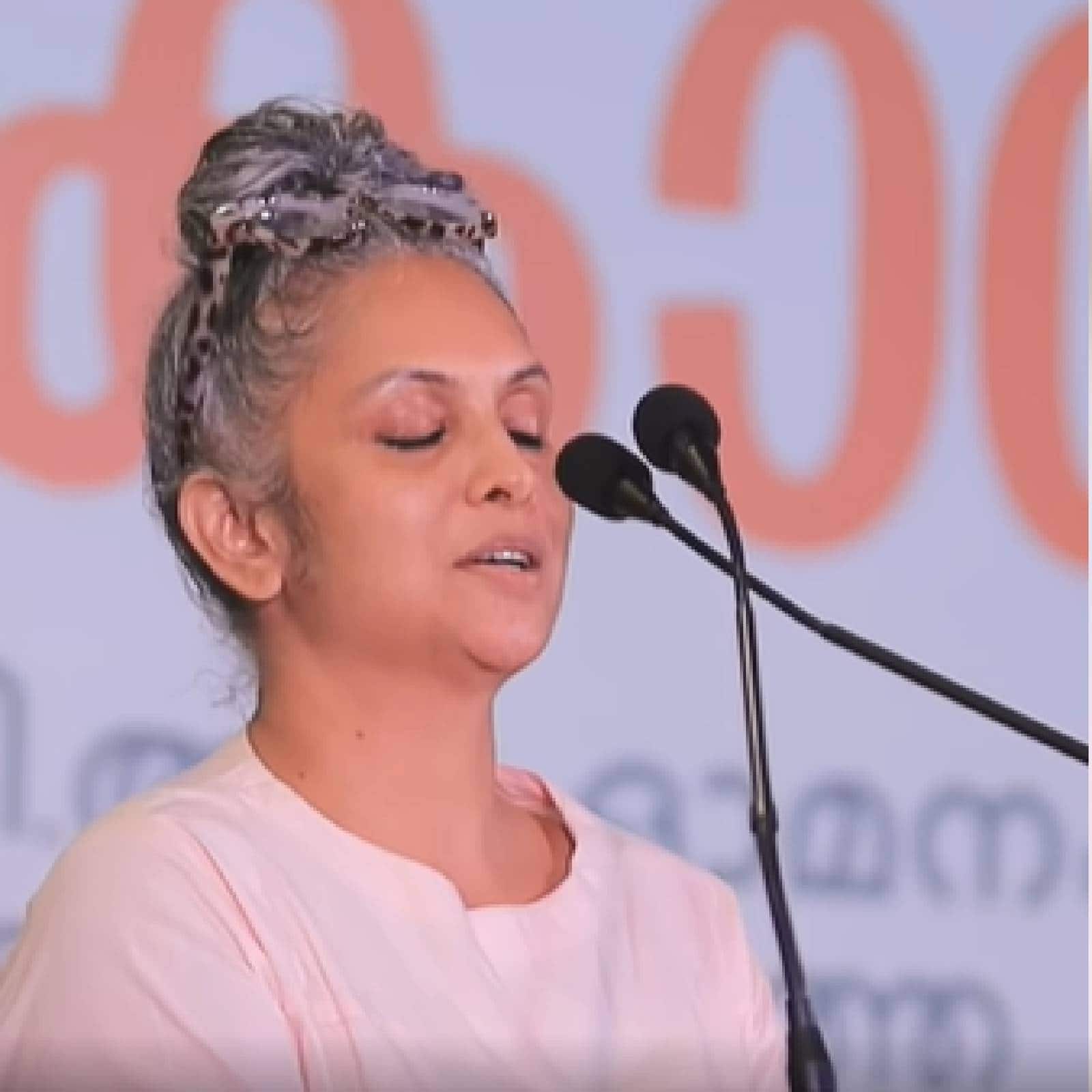 Jyothirmayi | ചായങ്ങളില്ലാതെ ചമയങ്ങളില്ലാതെ ജ്യോതിർമയി; നീണ്ട നാളുക ...