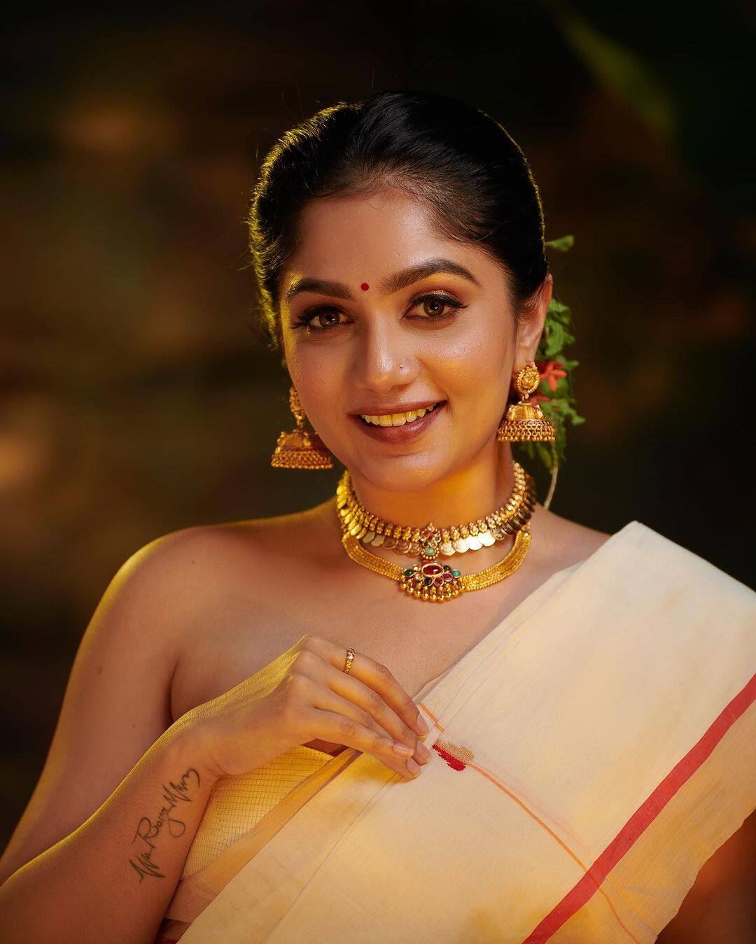 'ആര്യയെ കിട്ടുമോ, ആര്യയെ വേണം'; അശ്ലീലം പറഞ്ഞയാളുടെ വിശദമായ ഫോൺ കോ ...