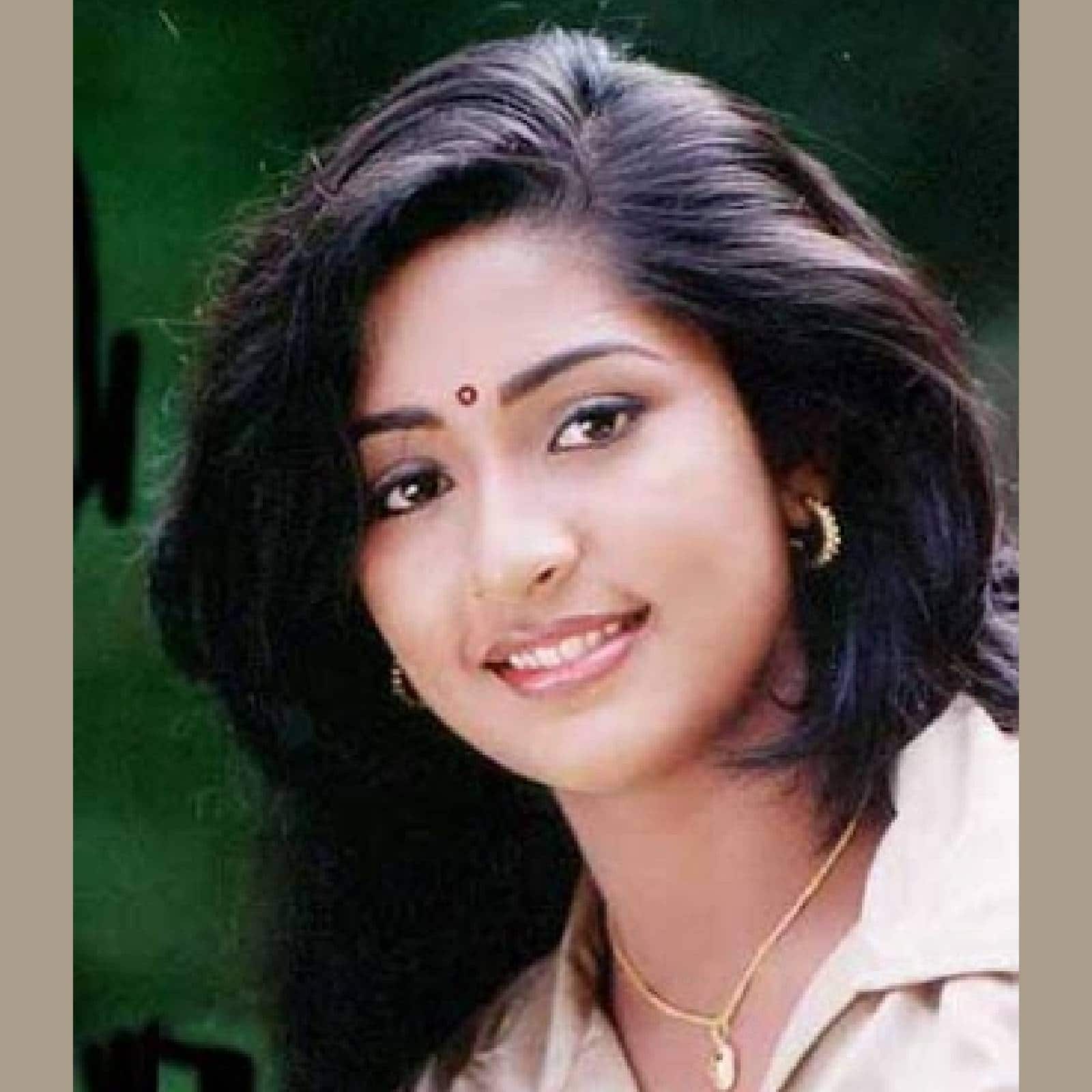 Navya Nair | നവ്യ നായരുടെ 20 വർഷത്തെ കാത്തിരിപ്പ് അവസാനിച്ചു; മാസ്ക് ...
